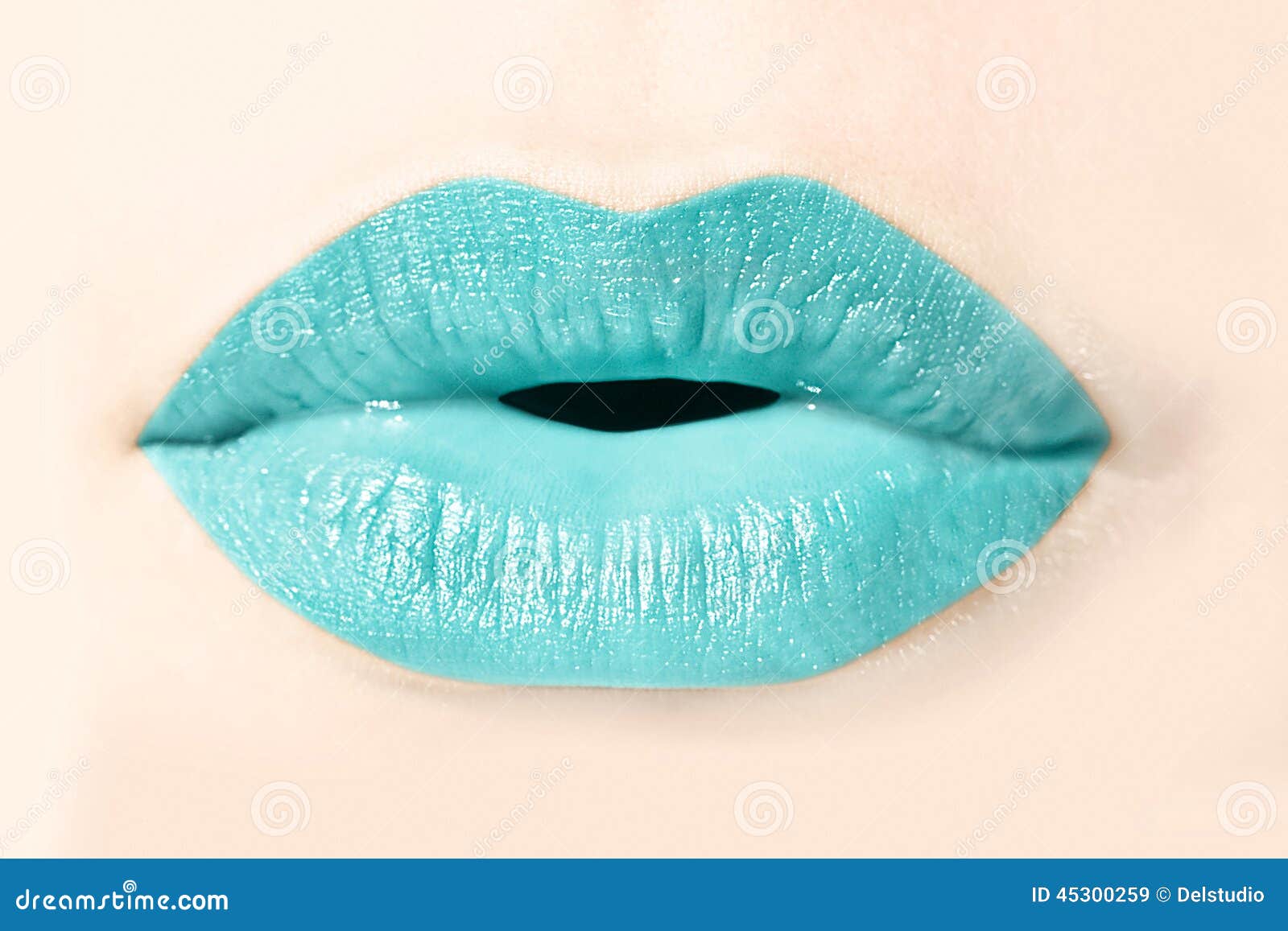Labios Del Azul De La Muchacha Imagen de archivo - Imagen de feminidad ...