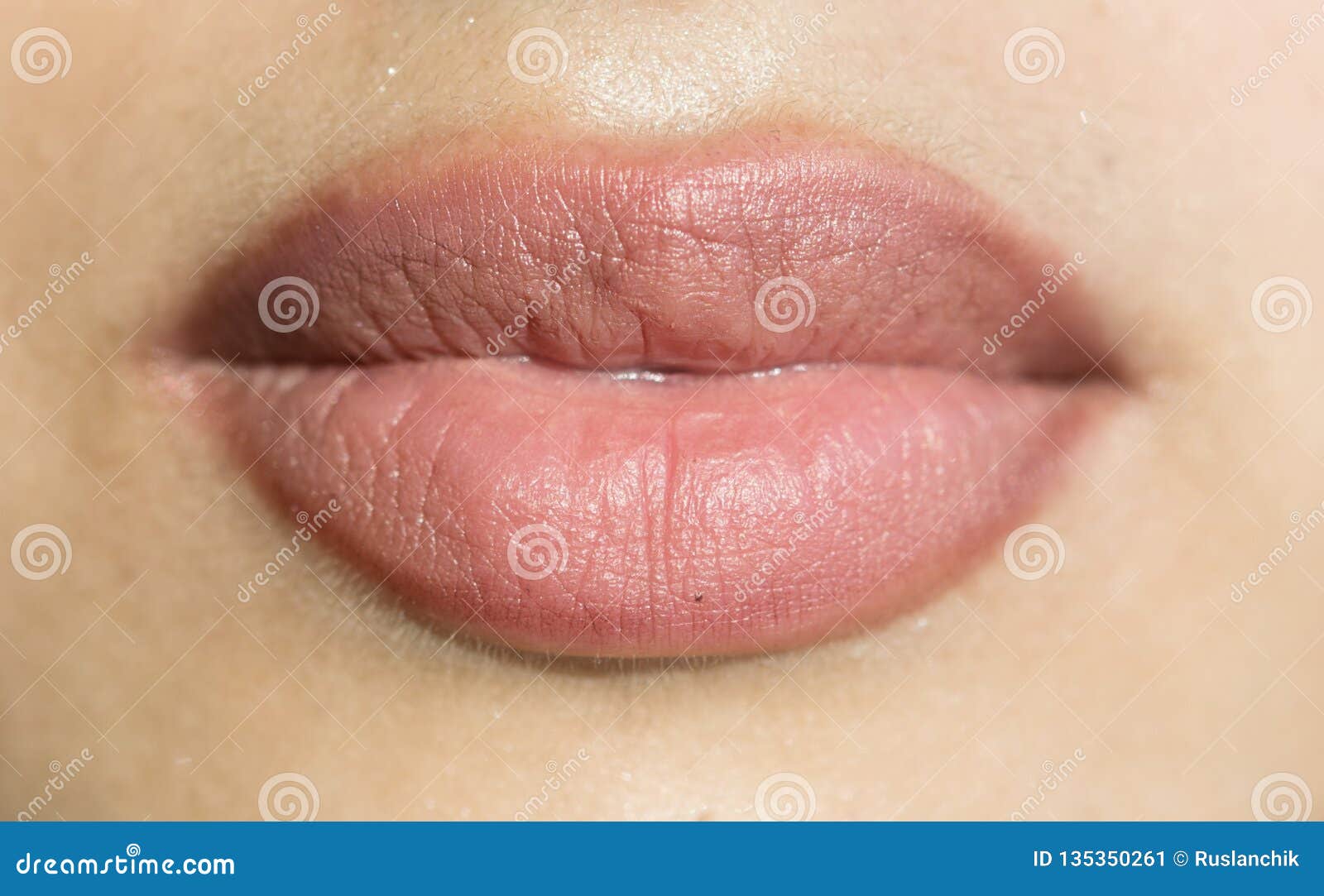 Labios Hermosos De La Mujer Imagen de archivo - Imagen de encanto, sano ...