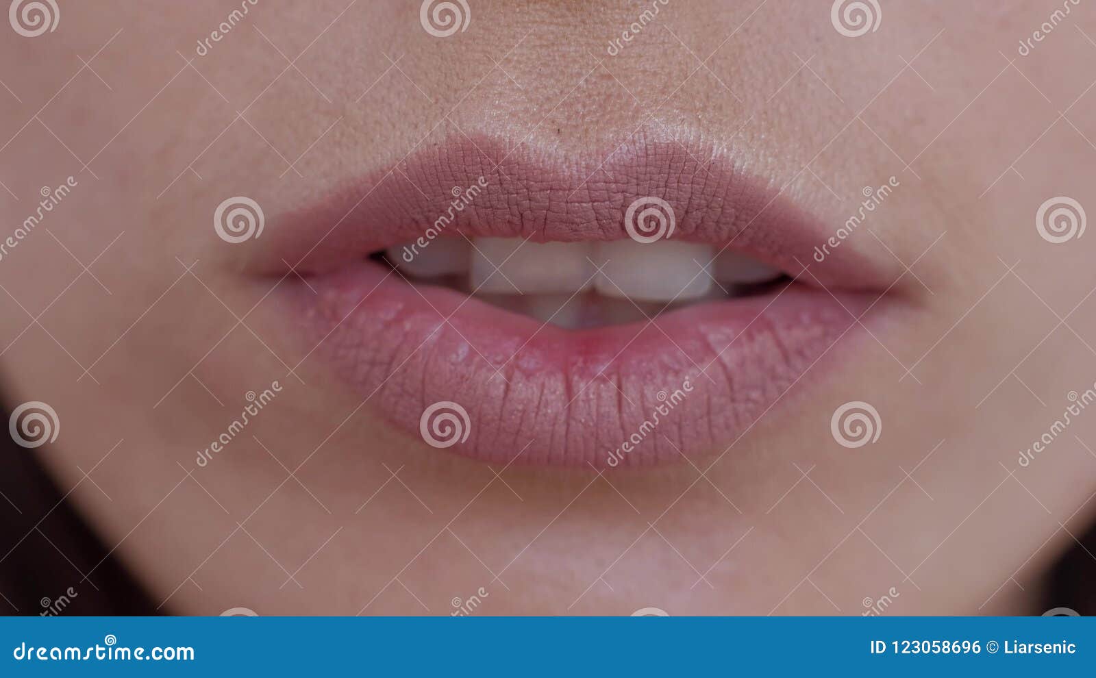 Labios Naturales De La Mujer Joven Metrajes - Vídeo de cuidado, hermoso ...