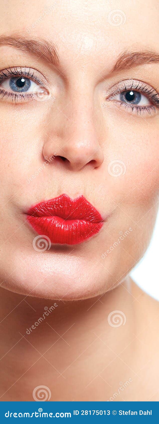 Labios Que Fruncen De La Mujer Joven Imagen de archivo - Imagen de ...