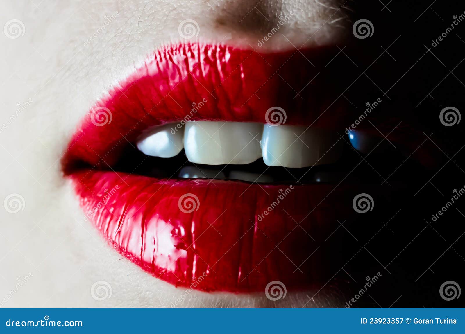 Labios rojos imagen de archivo. Imagen de hermoso, lipstick - 23923357