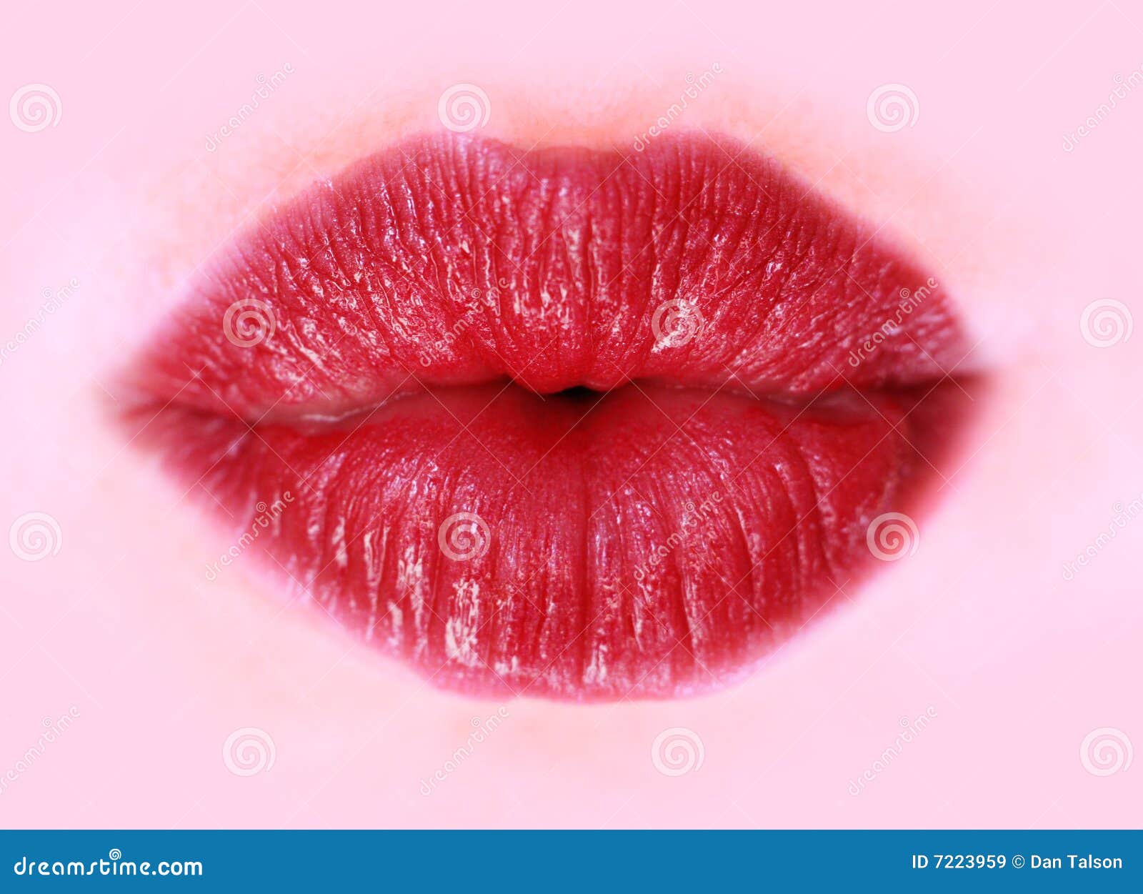 Labios rojos imagen de archivo. Imagen de sonar, amor - 7223959