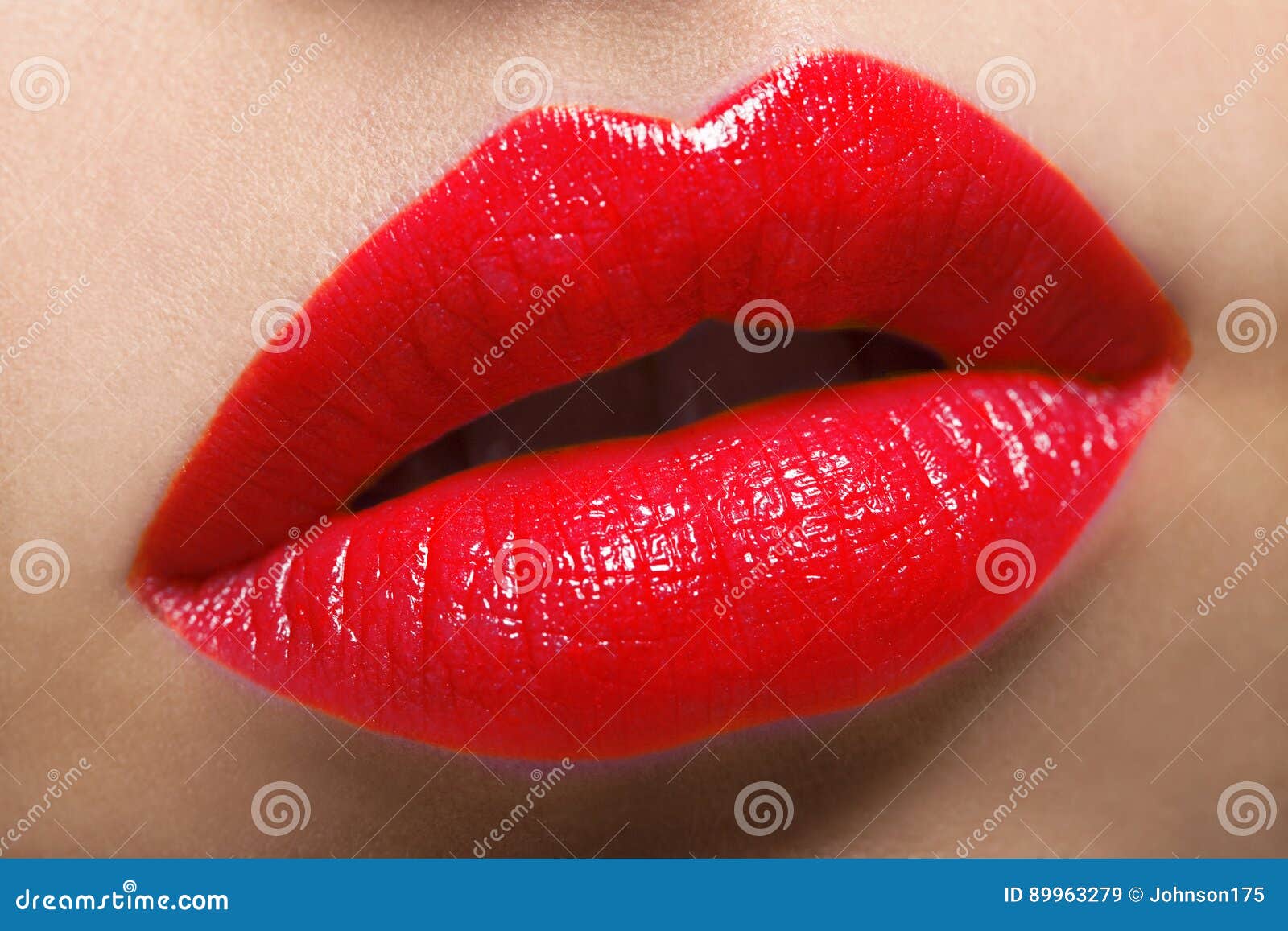 Labios rojos calientes imagen de archivo. Imagen de hembra - 89963279