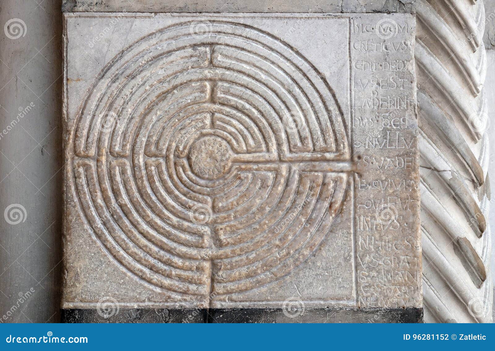 Labirinto Antigo Catedral De St Martin Em Lucca, Itália Fotografia ...