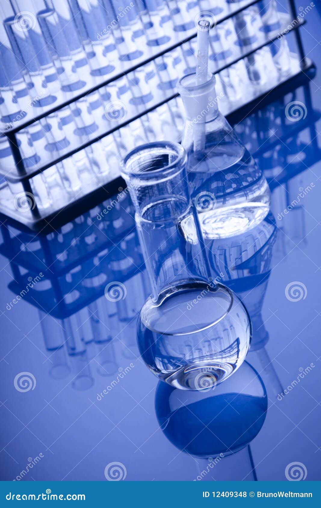 Labolatory Flask with Fluid Stock Photo - Image of blue, chemist: 12409348