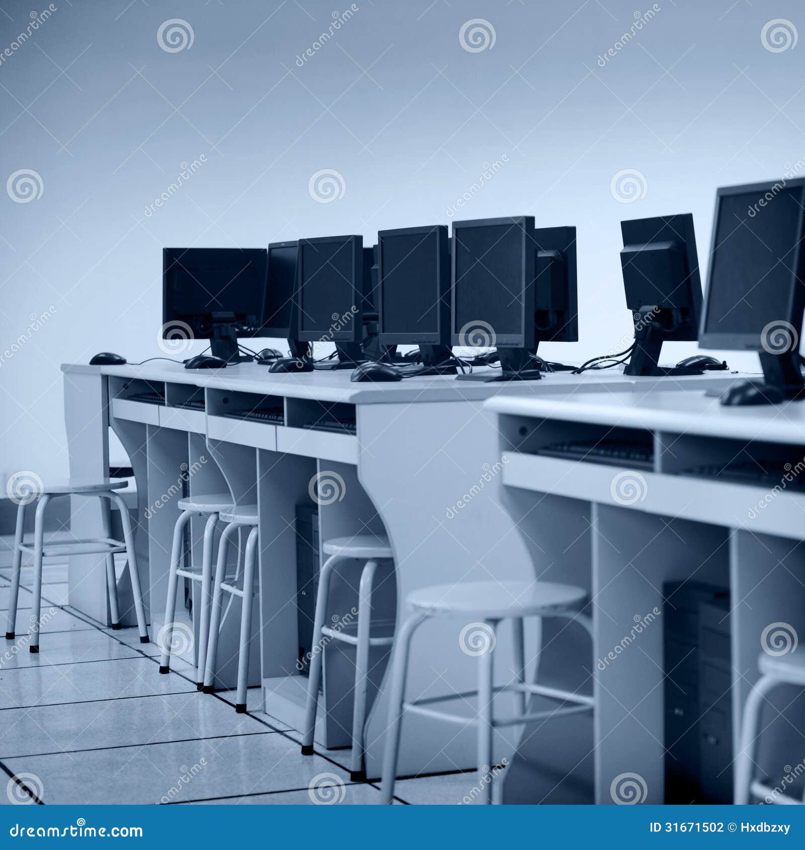 Laboratório do computador foto de stock. Imagem de aprendizagem - 31671502