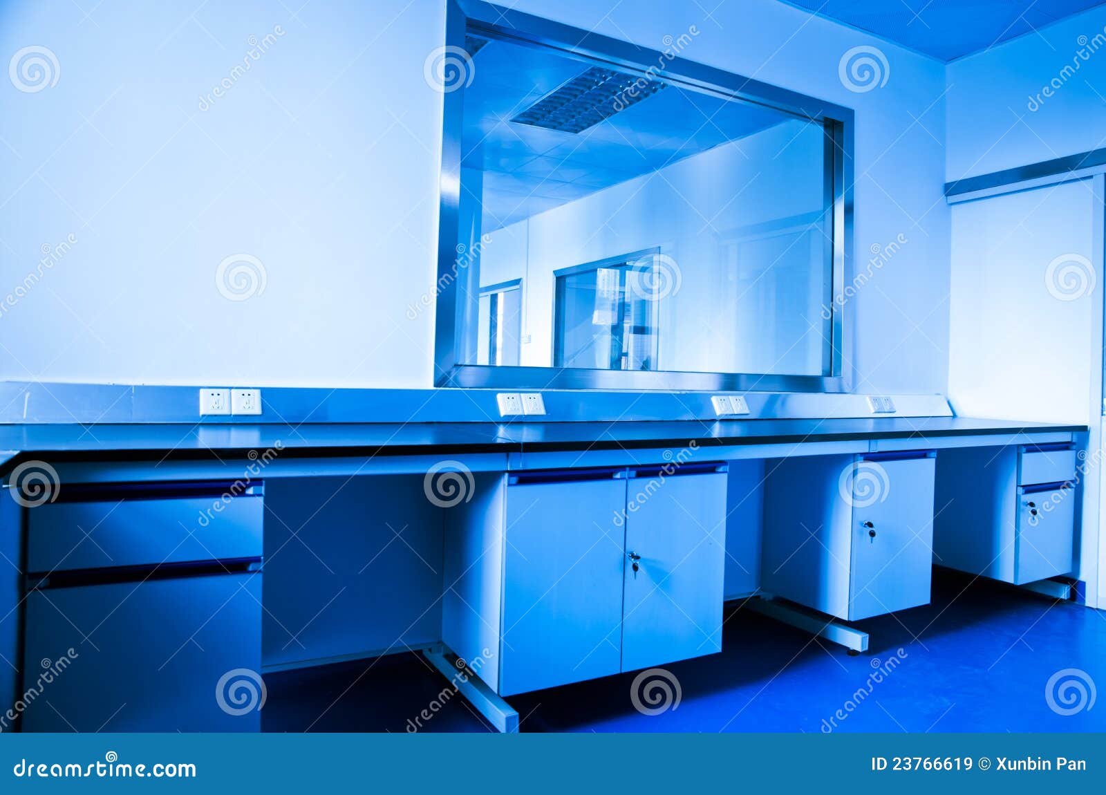 Laboratoire De Science Moderne Image stock - Image du rampes, couleurs ...