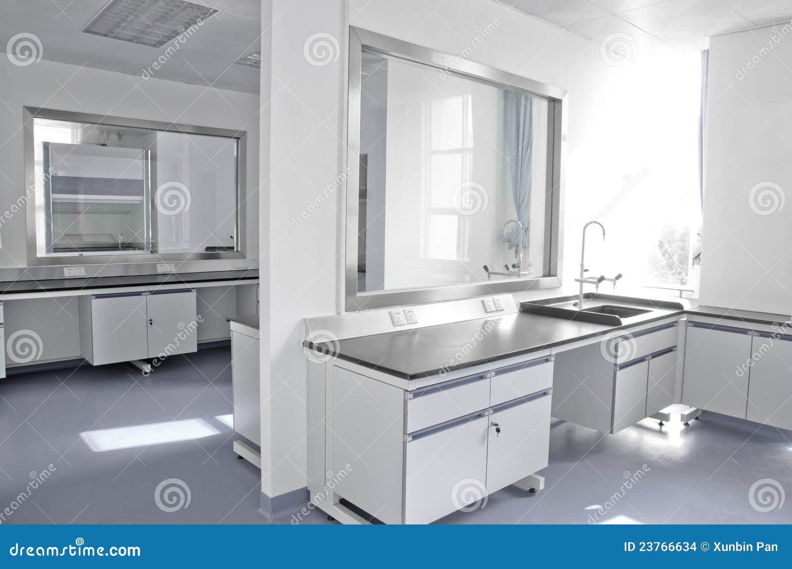 Laboratoire De Science Moderne Photo stock - Image du rampes, vide ...