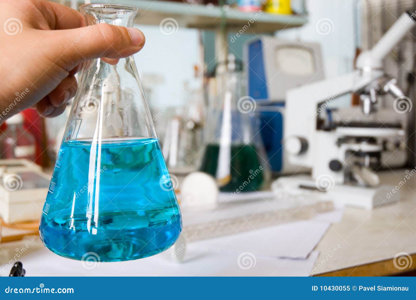 Laboratorio chimico immagine stock. Immagine di farmacologia - 10430055