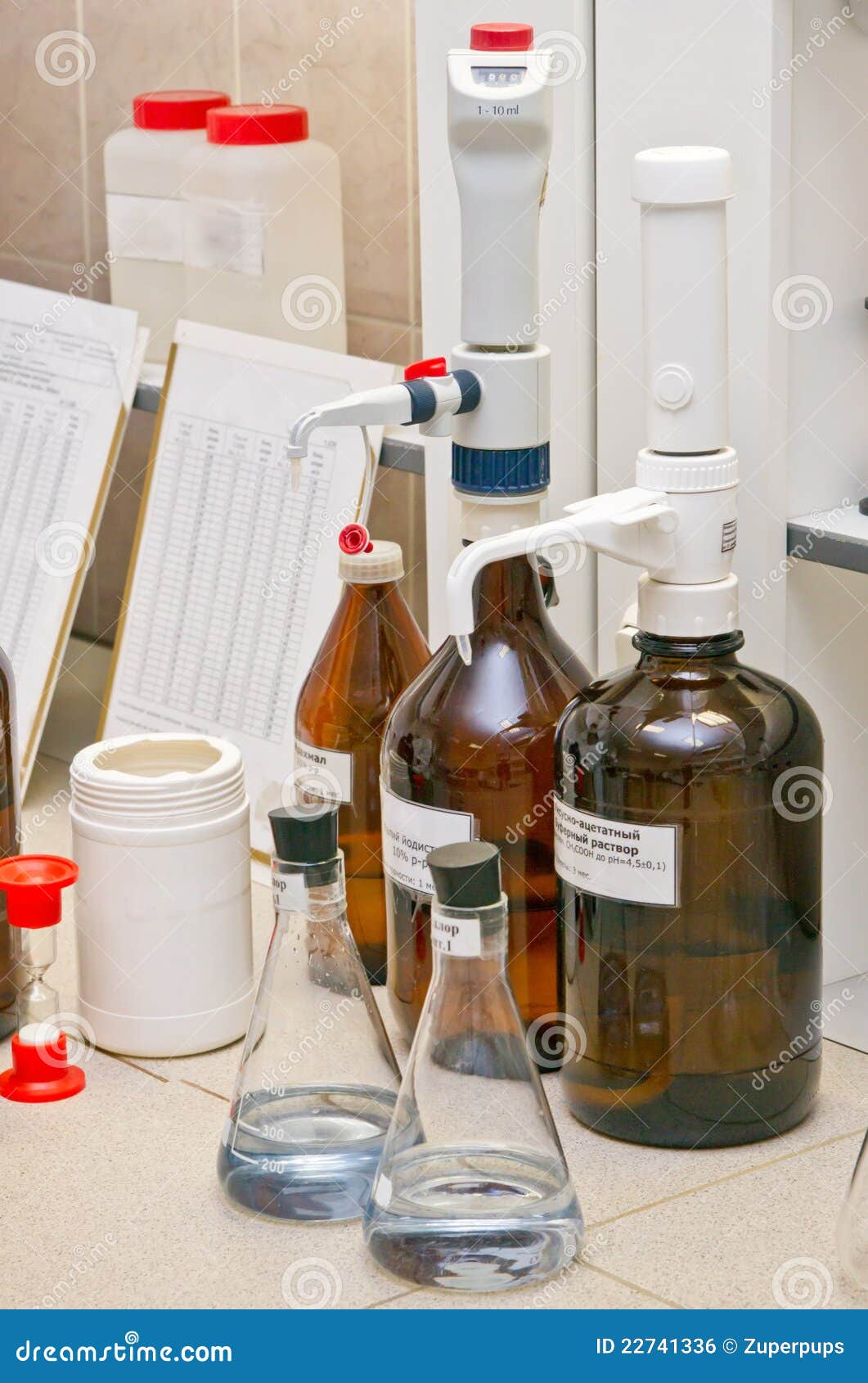 Laboratorio chimico fotografia stock. Immagine di colore - 22741336