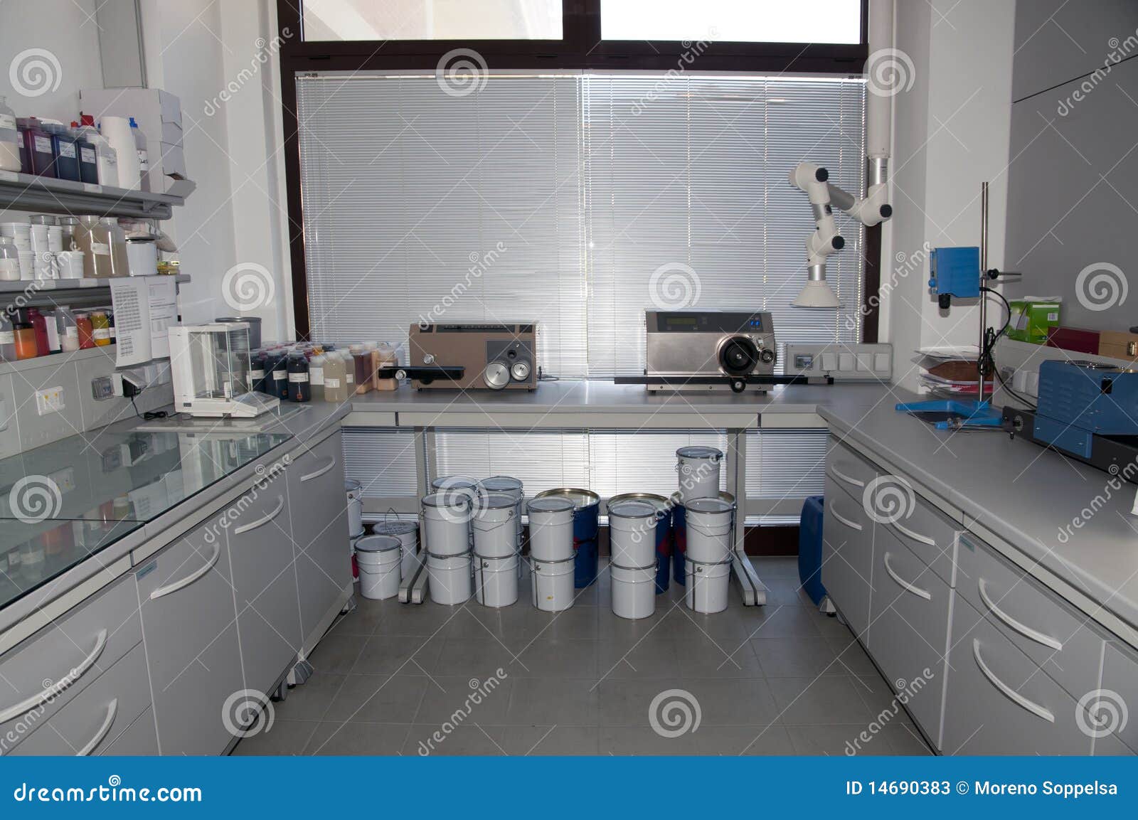 Laboratorio De La Colorimetría Imagen de archivo - Imagen de ...