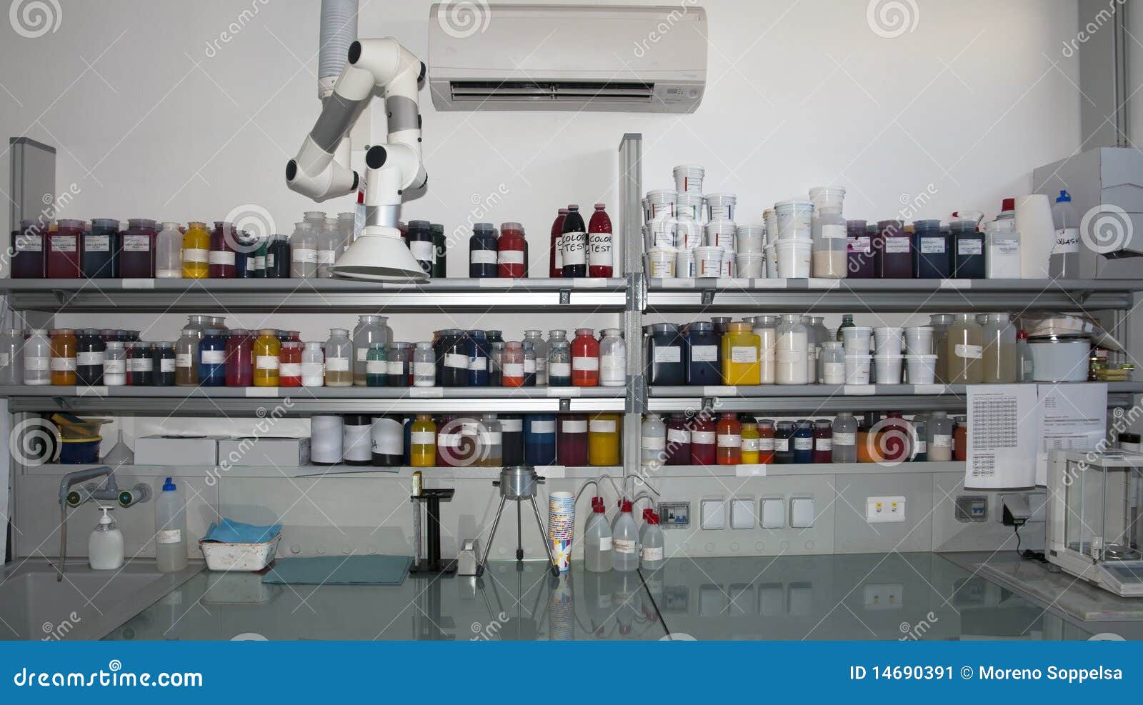 Laboratorio De La Colorimetría Imagen de archivo - Imagen de asamblea ...