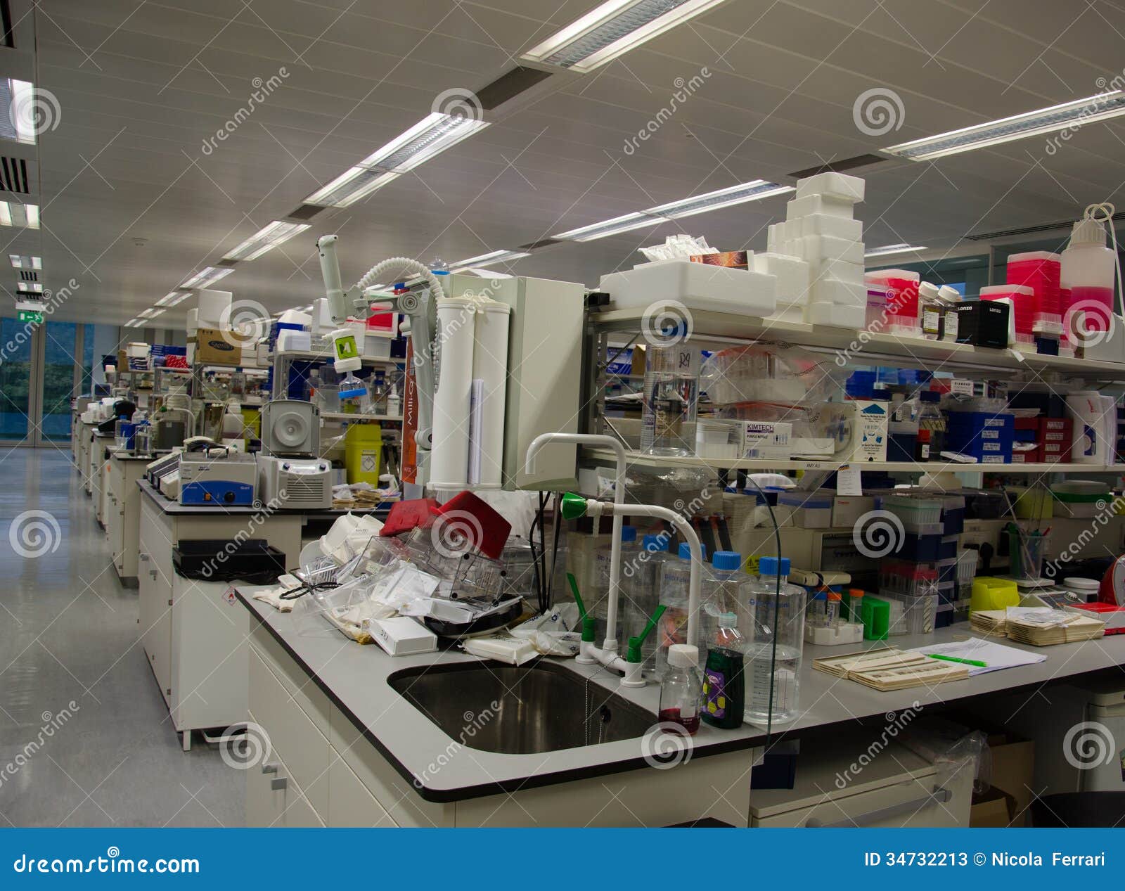 Laboratorio Di Ricerca Scientifica Fotografia Stock Editoriale ...