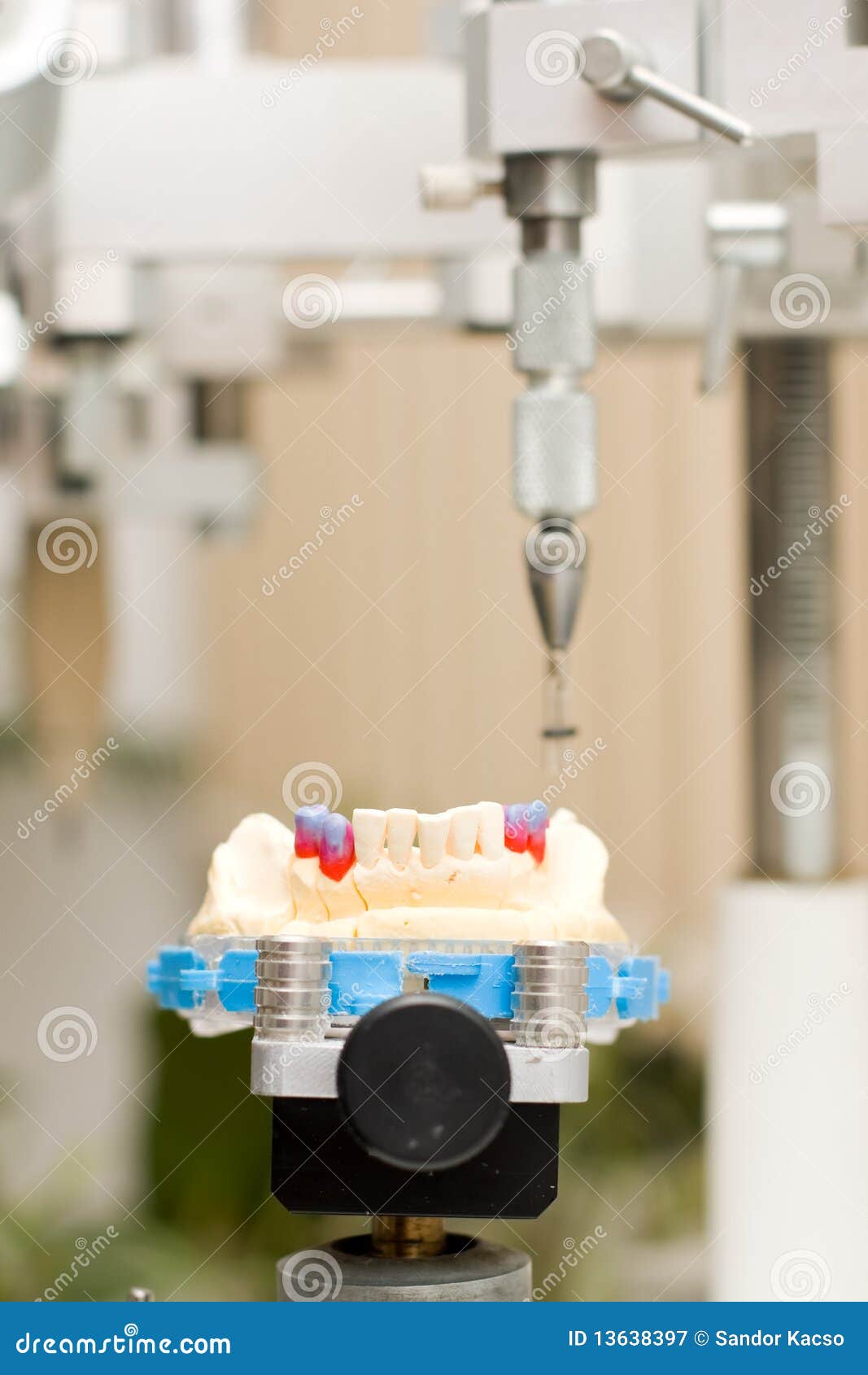 Laboratorio técnico dental imagen de archivo. Imagen de dientes - 13638397