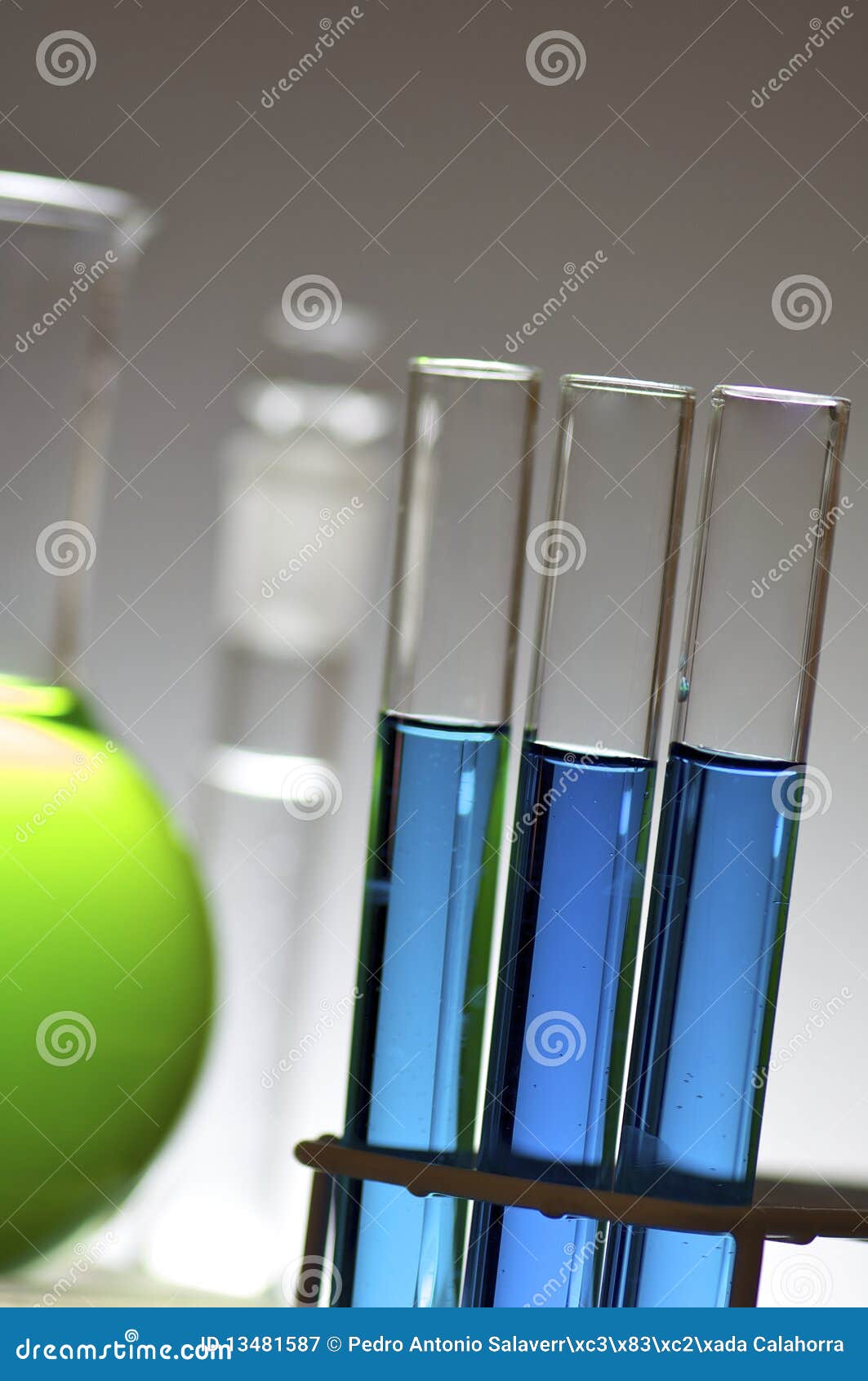 Laboratorium stock afbeelding. Image of ontruim, kleur - 13481587
