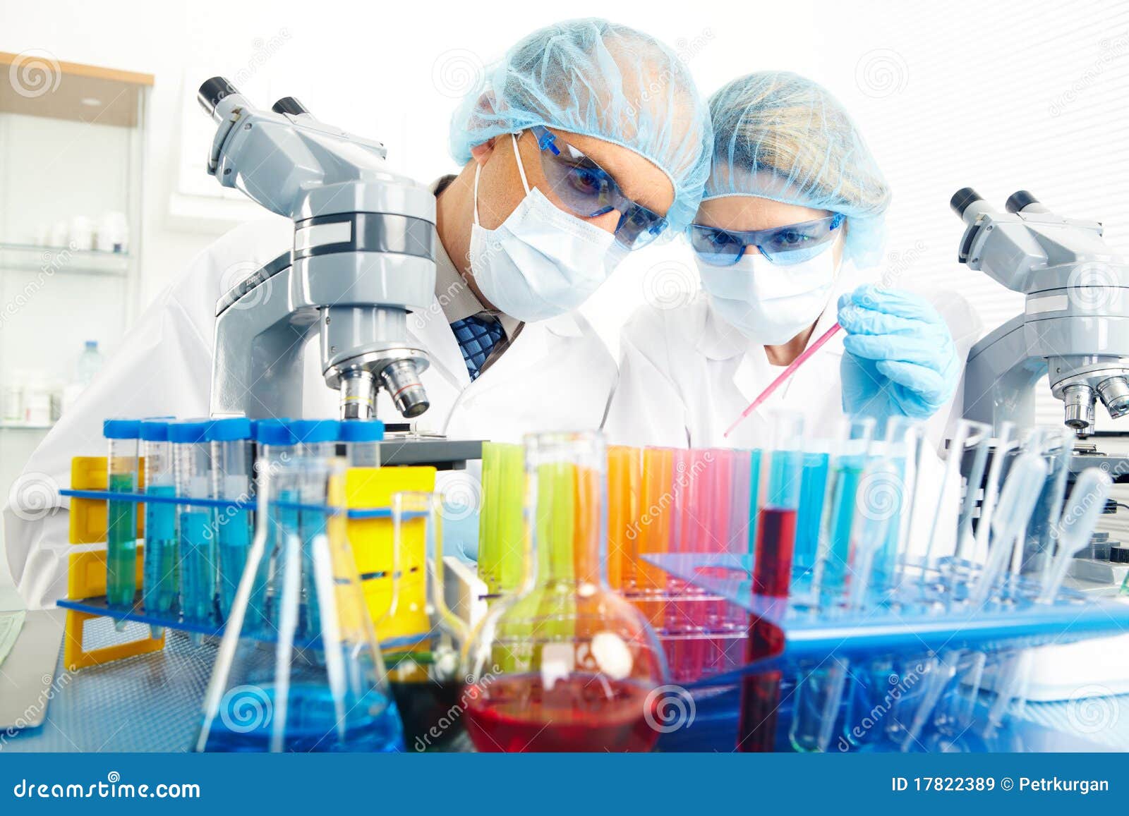 Laboratorium stock afbeelding. Image of geneeskunde, biochemie - 17822389