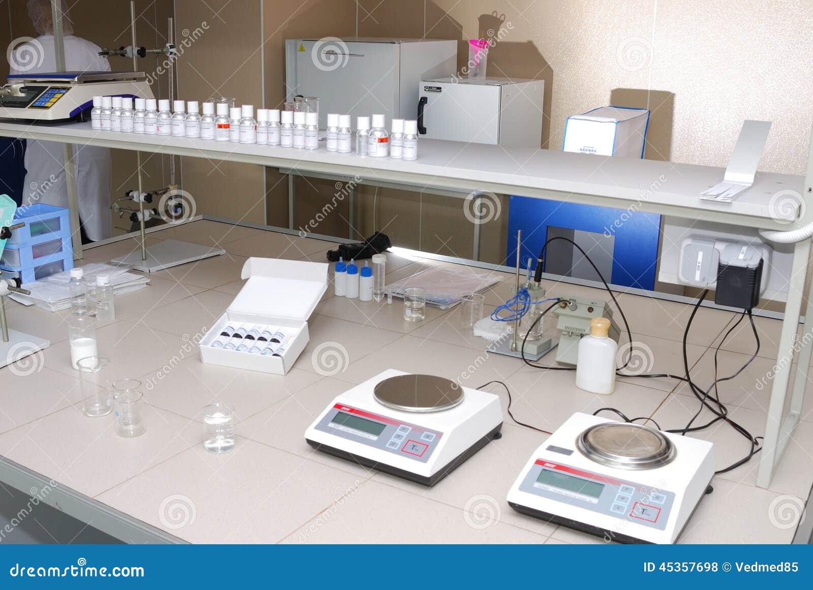 Laboratorium stock foto. Image of technologie, afvegen - 45357698