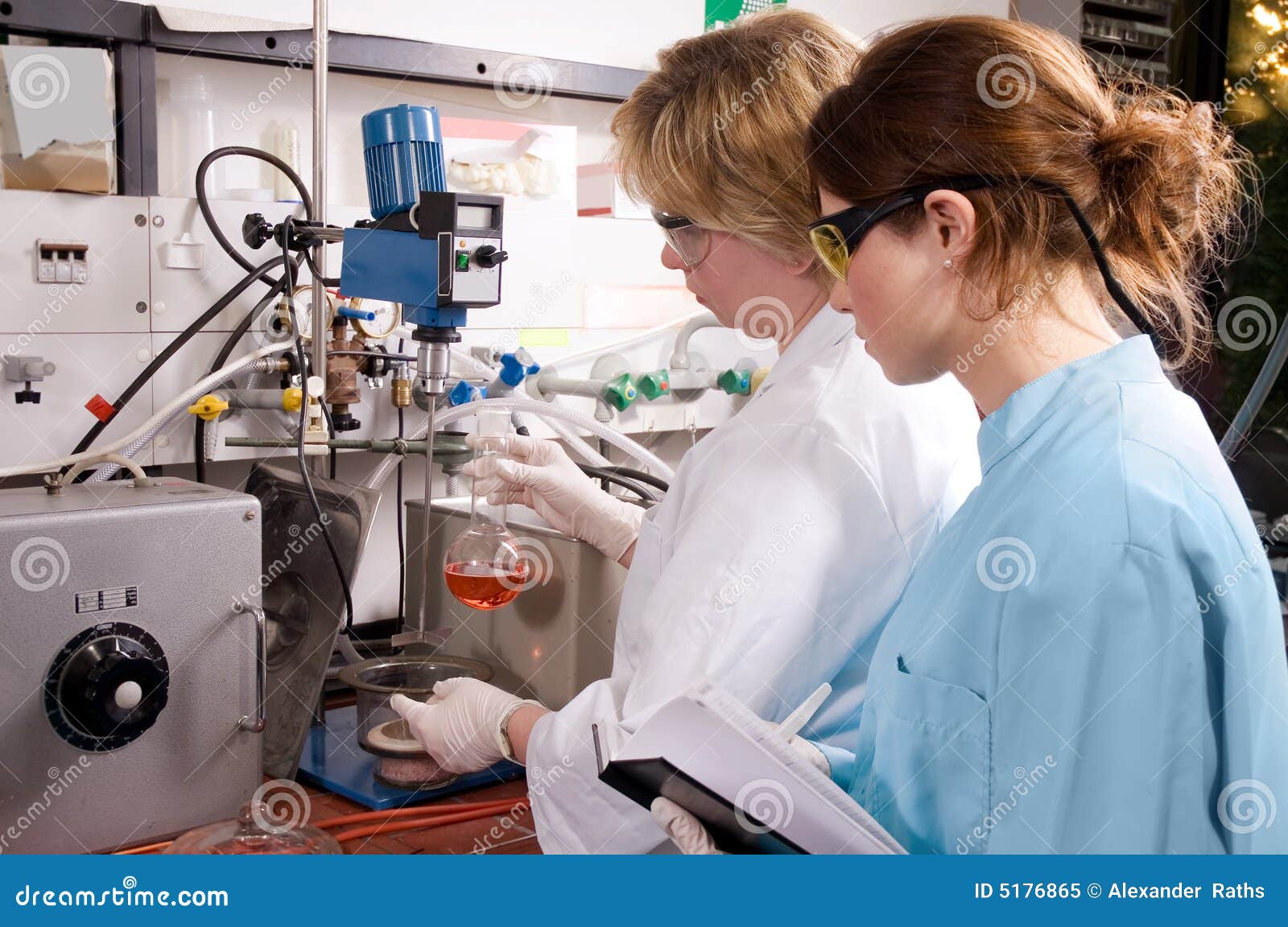 Laboratorium stock afbeelding. Image of behandeling, wijfje - 5176865