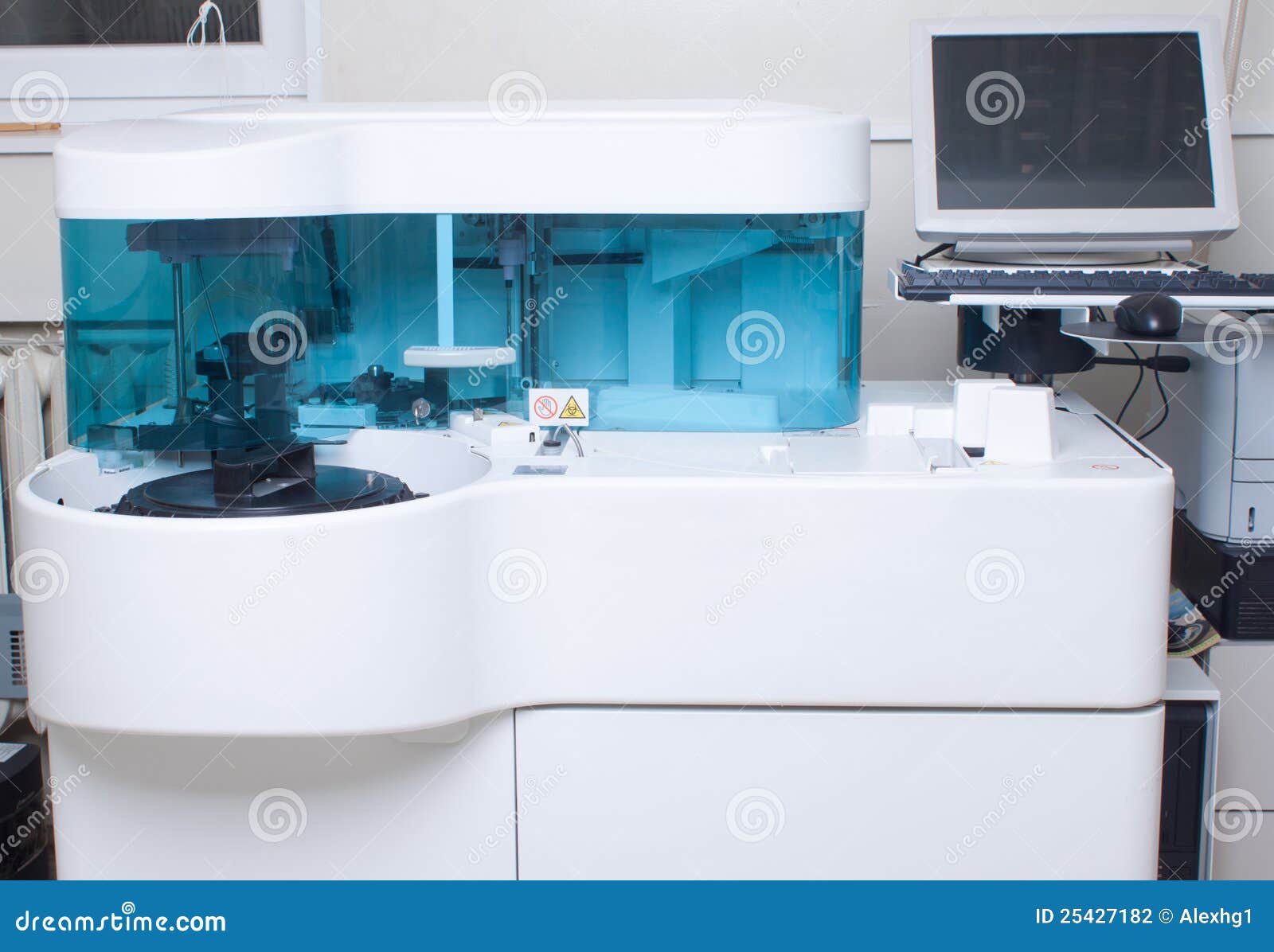 Laboratorium Dat Apparatuur Analyseert Stock Foto - Image of wetenschap ...