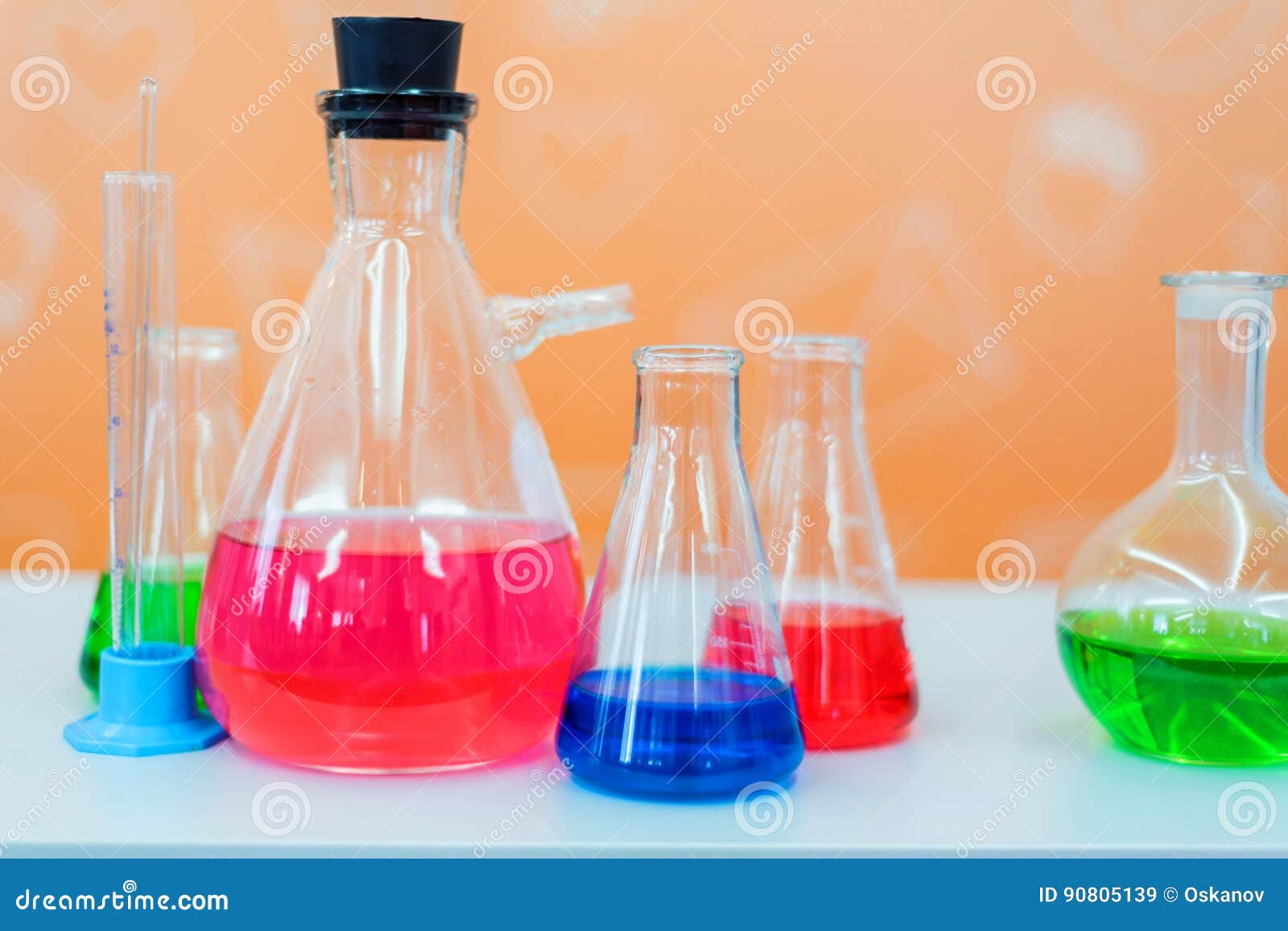 Laboratorium Test-buizen En Retorten Stock Afbeelding - Image of fles ...