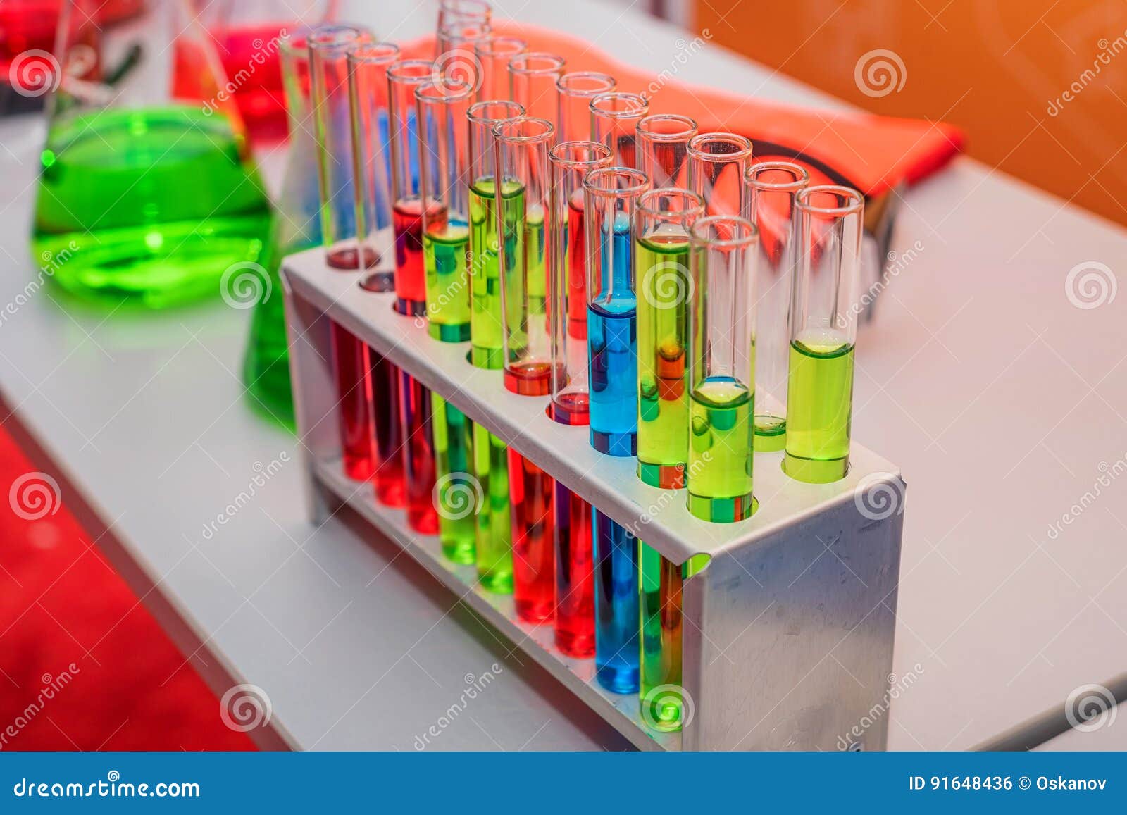 Laboratorium Test-buizen En Retorten Stock Foto - Image of ontdekking ...