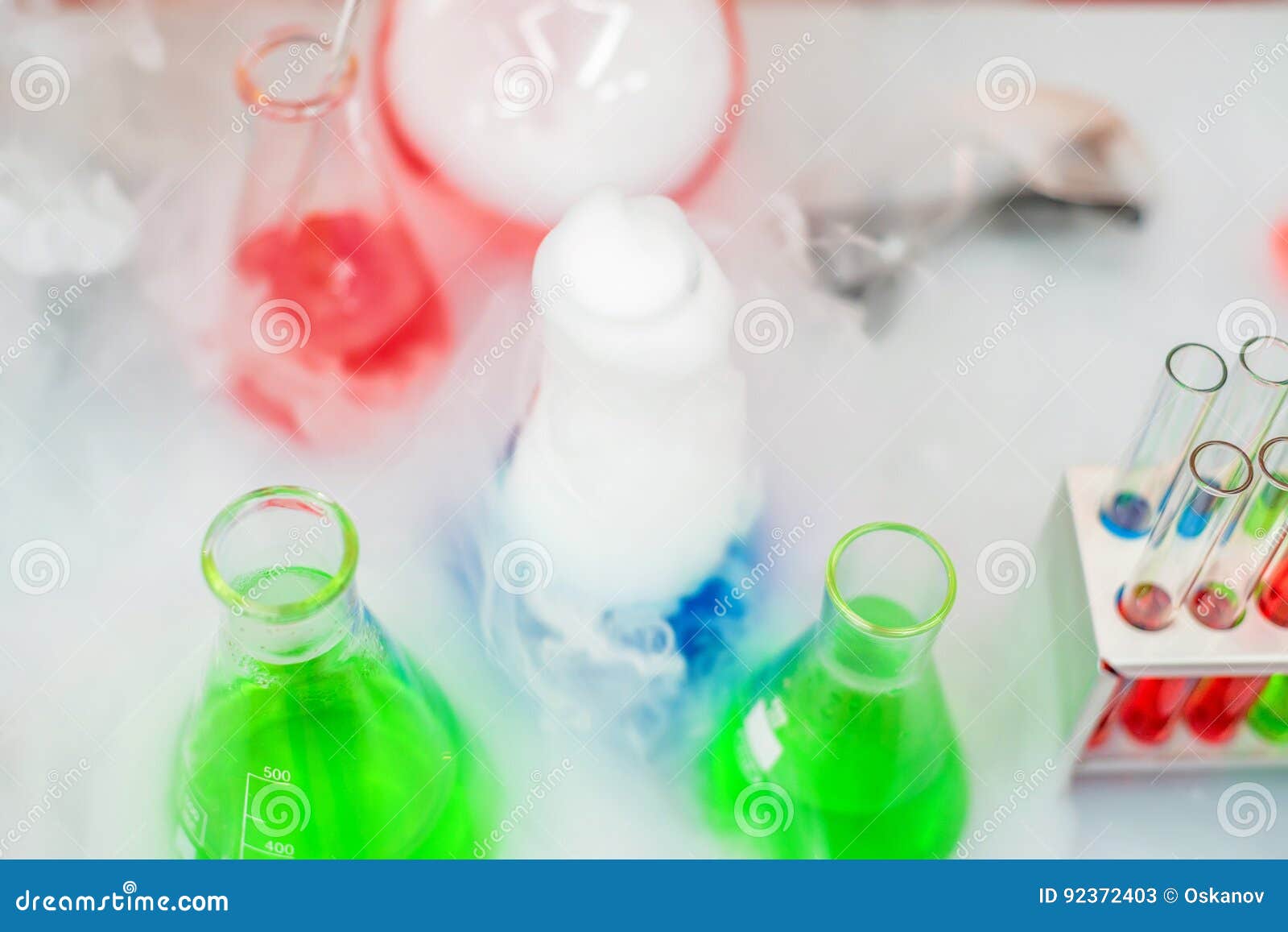 Laboratorium Test-buizen En Retorten Stock Afbeelding - Image of ...