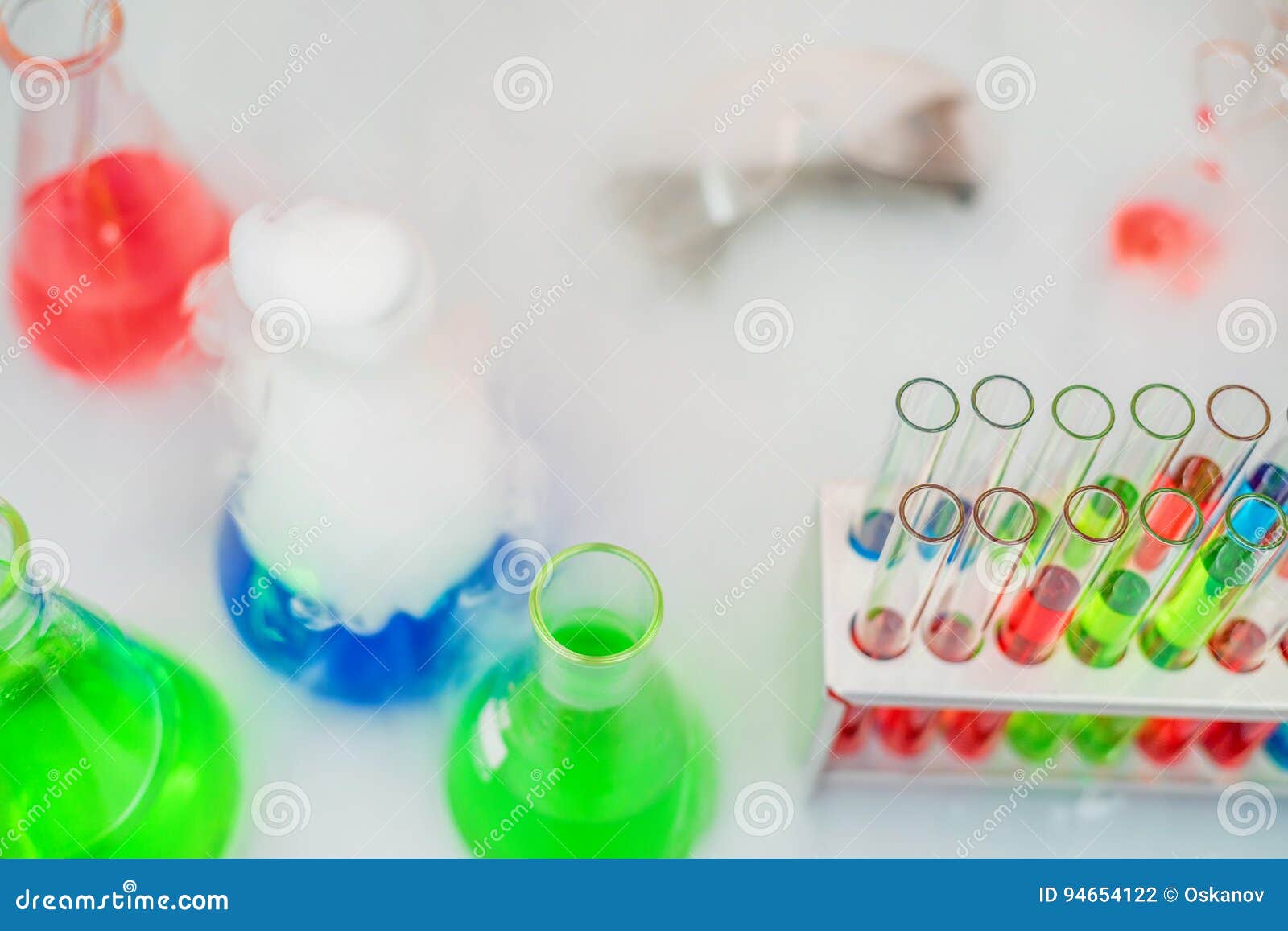 Laboratorium Test-buizen En Retorten Stock Foto - Image of fles ...