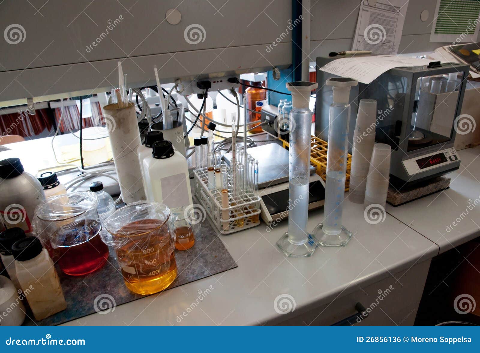 Laboratorium Voor Chemische Analyse Stock Foto - Image of glaswerk ...