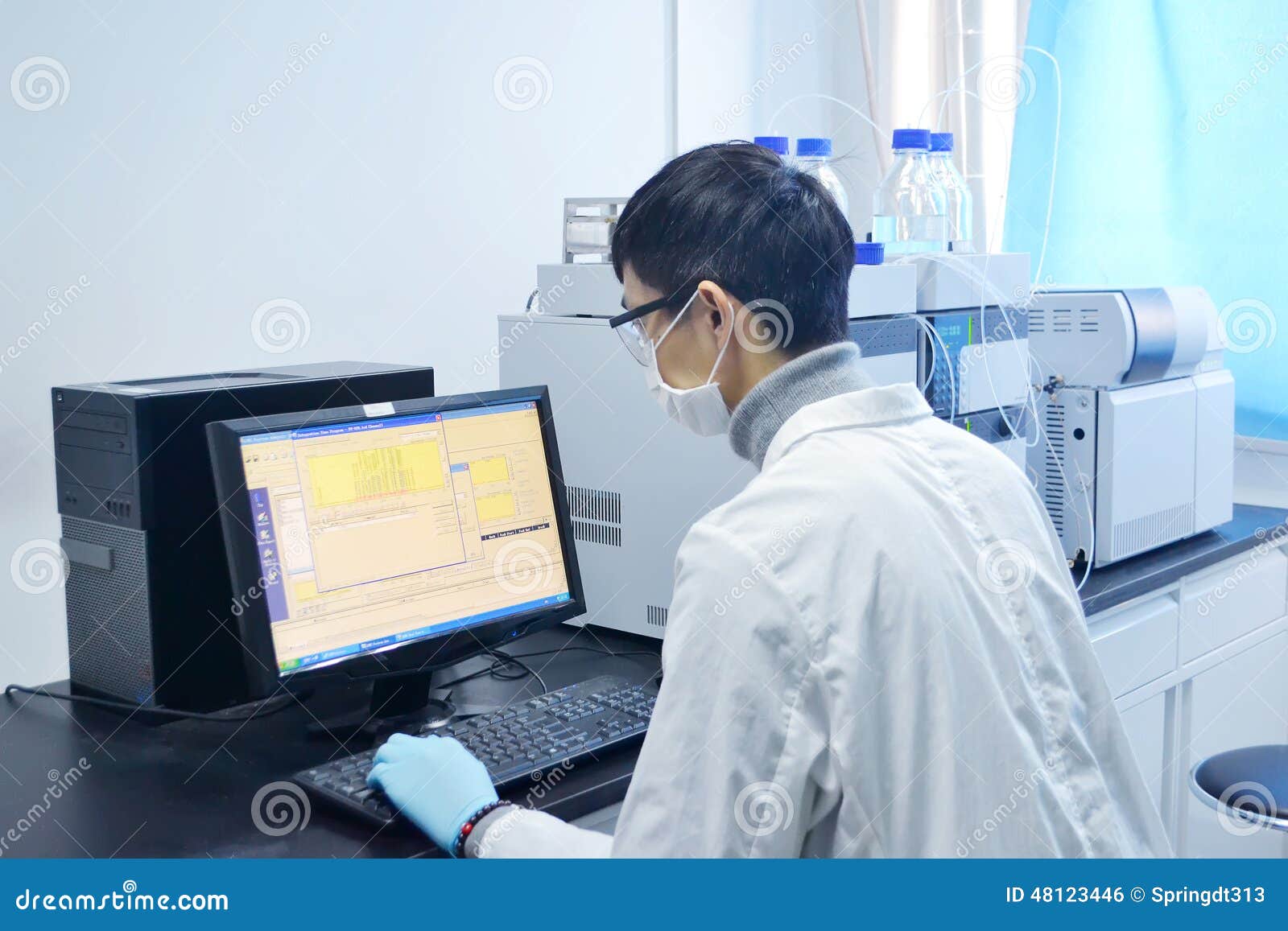 Laboratory experiment editorial photo. Image of male - 48123446