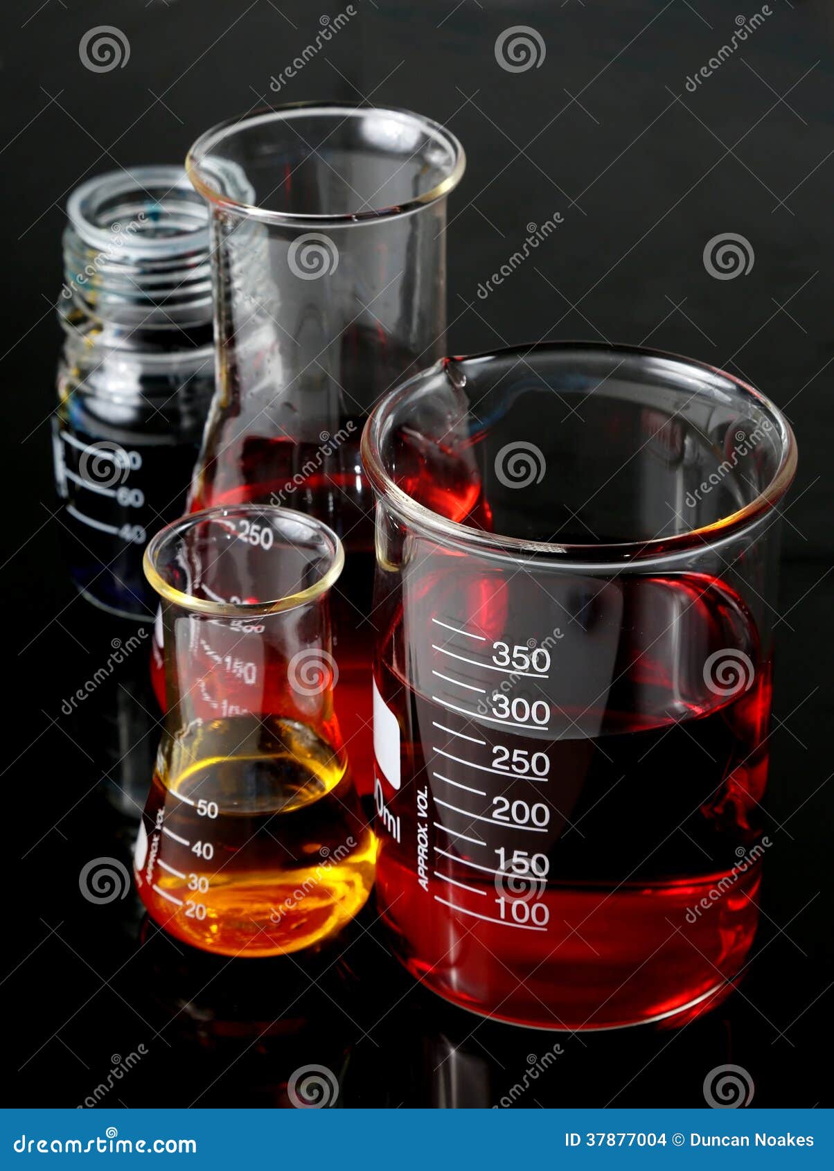 Laboratory Flasks Glassware Stock Photo - Image of measurement, fluid ...