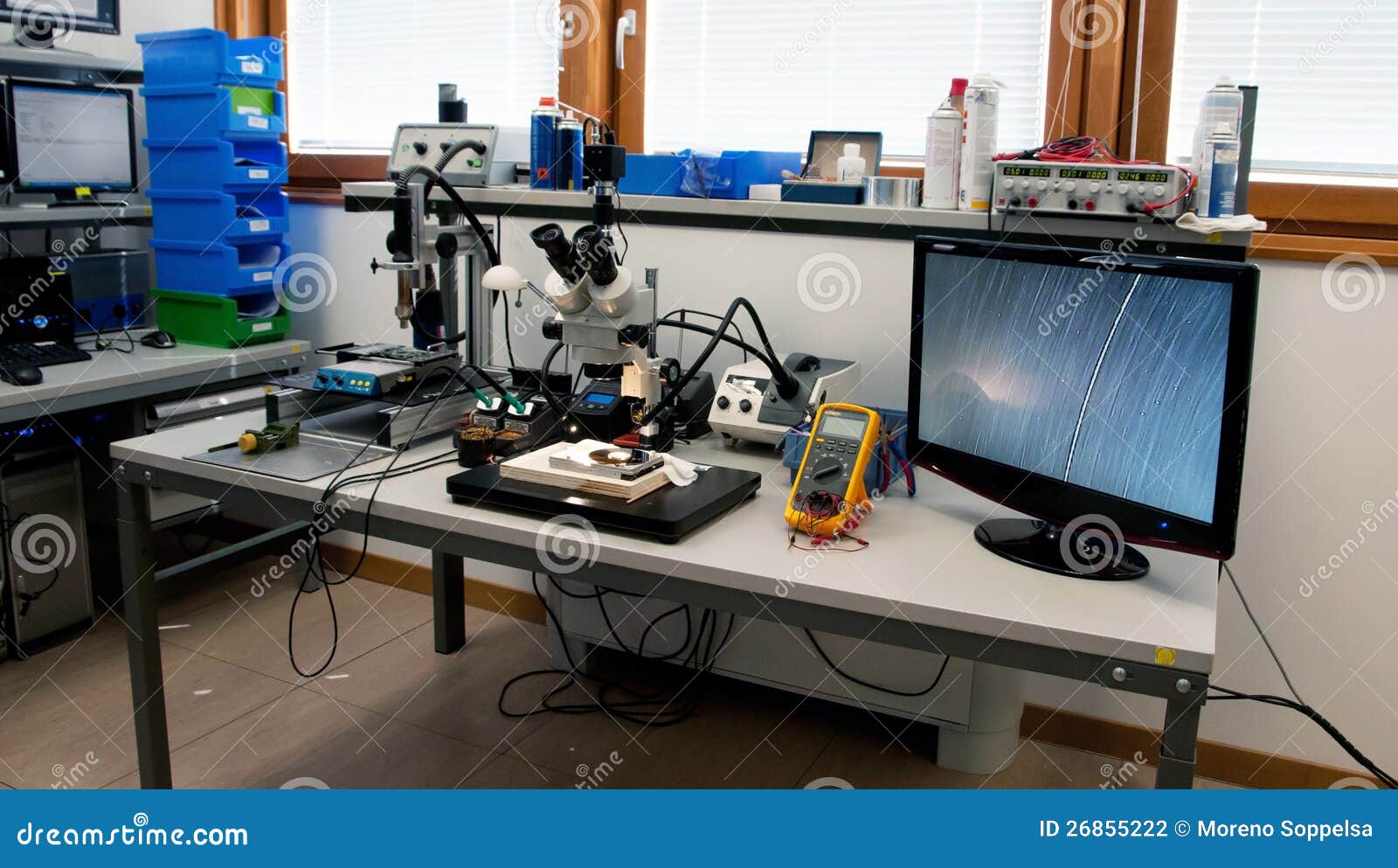 Microscope Hard Drive Disc Recovery Stock Photos - Free & Royalty-Free ...