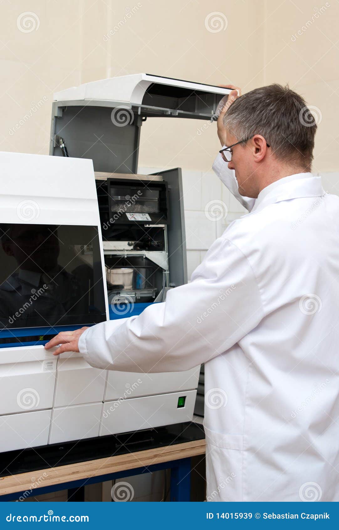 Laboratory worker stock image. Image of equipment, inspection - 14015939