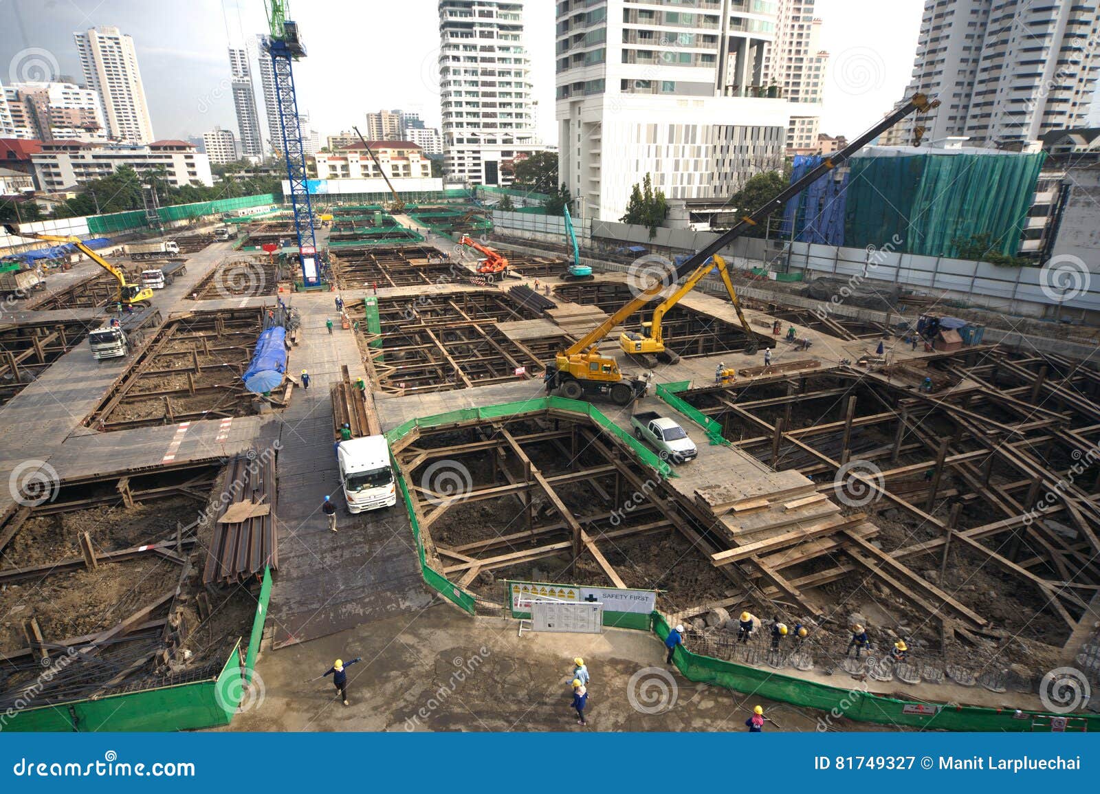 Laborers Work at the Construction Site of a Building. Editorial ...