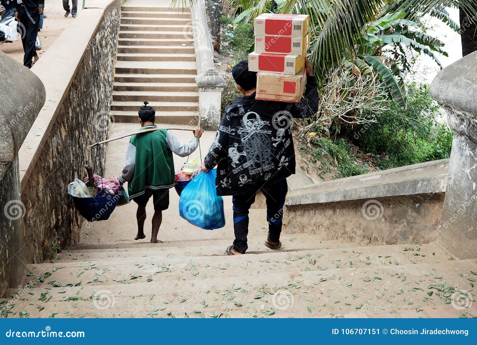 Labour Carry Many and Heavy Stuff Editorial Photo - Image of stuff ...