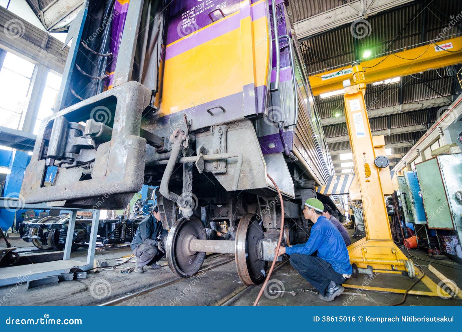 Labour working editorial photo. Image of wheel, labour - 38615016