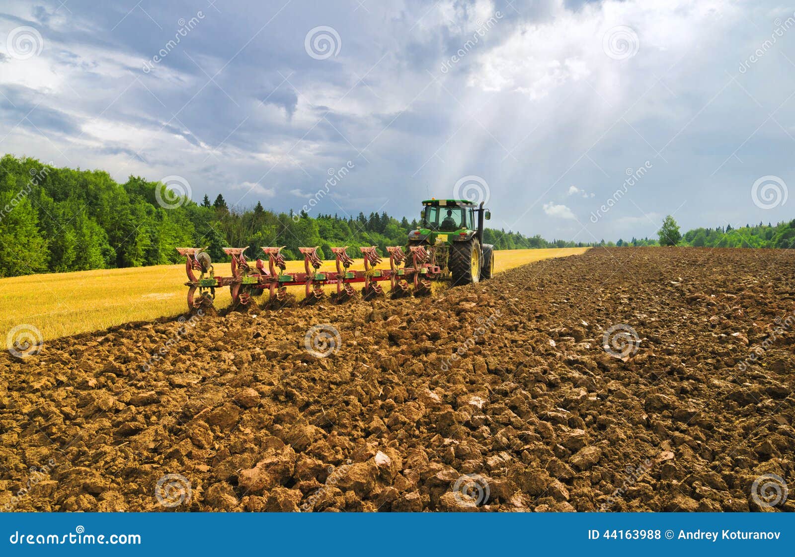 Labourage photo stock éditorial. Image du nature, horizontal - 44163988