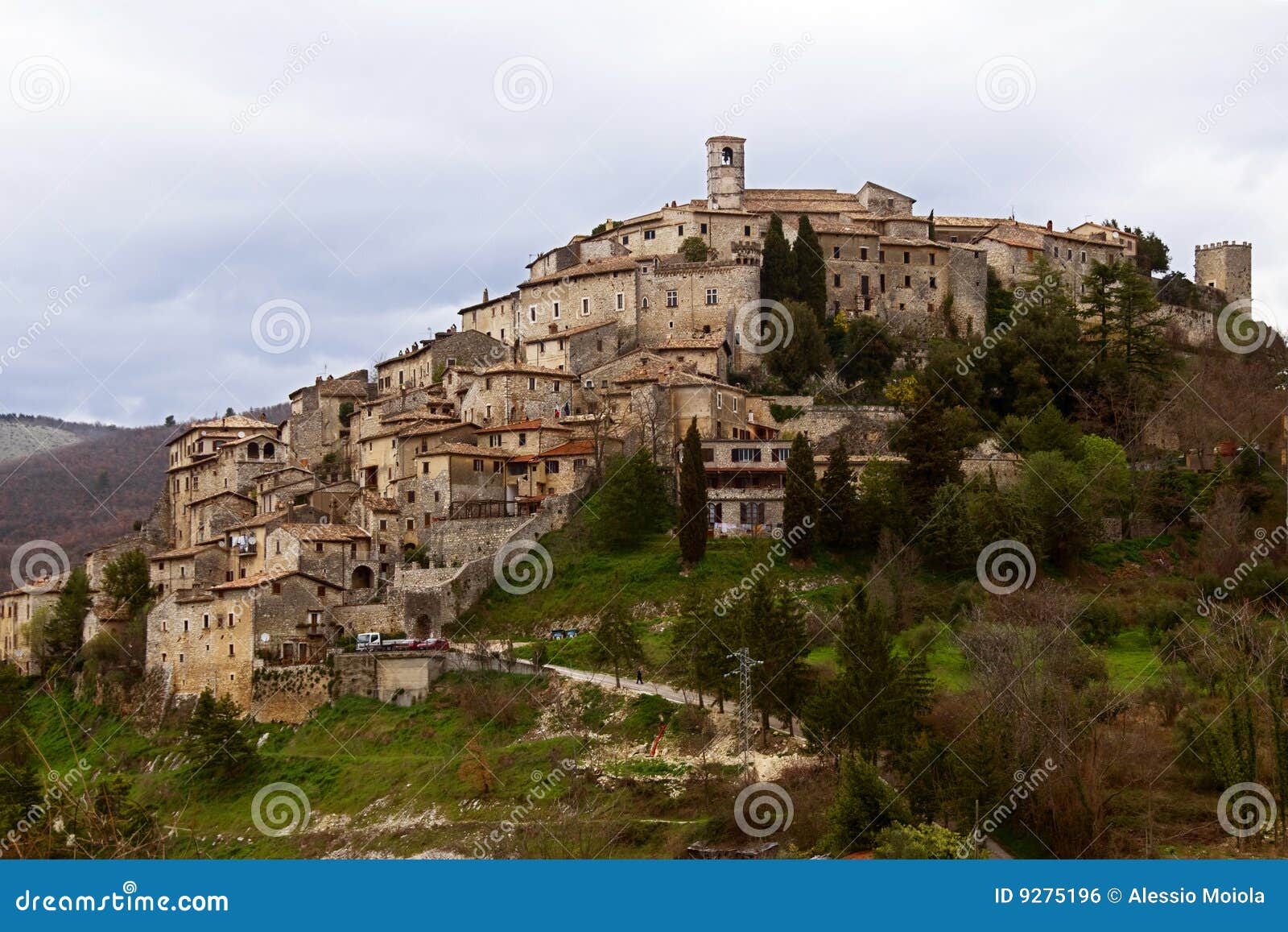 Labro, Rieti - Italia foto de archivo. Imagen de casas - 9275196