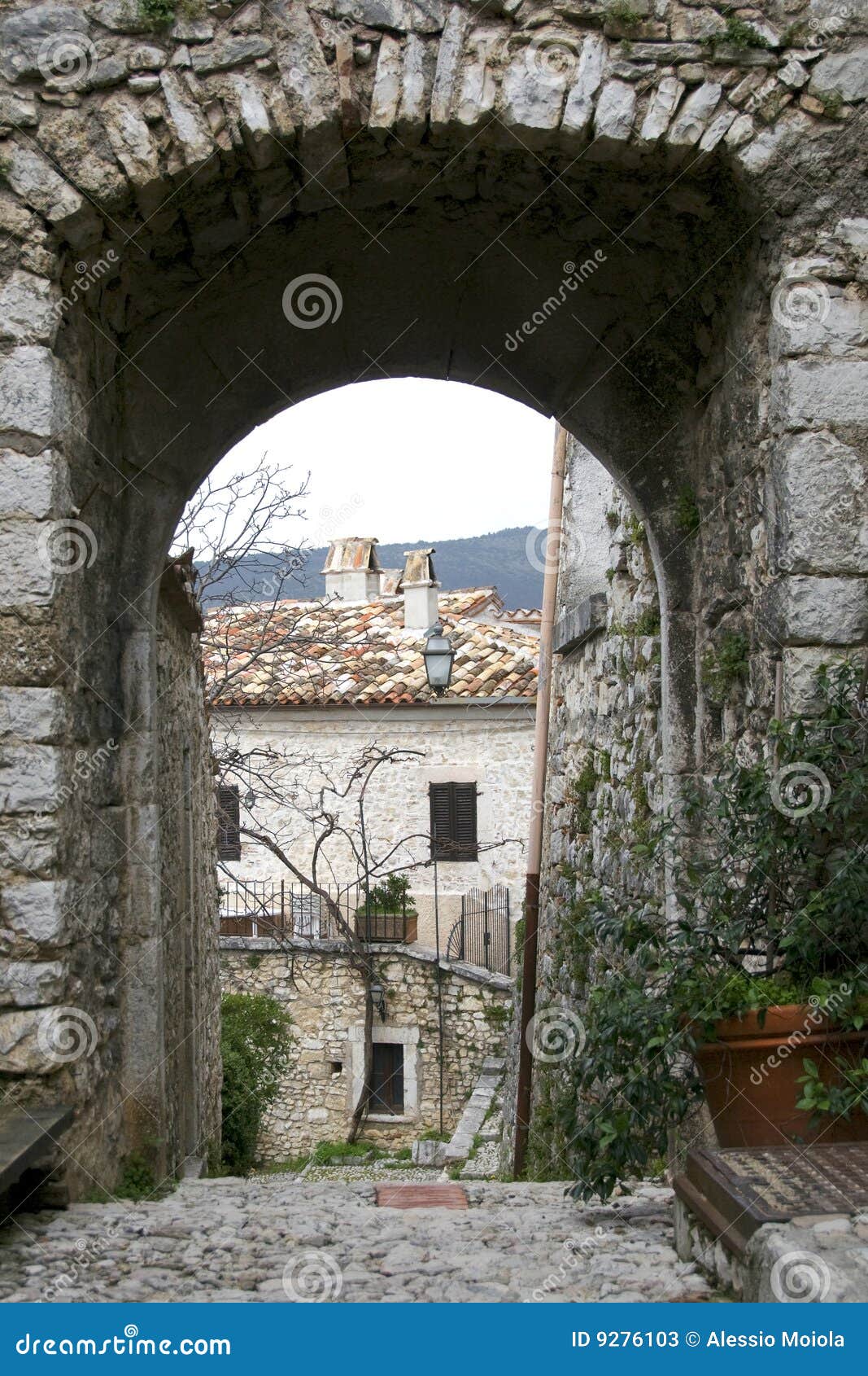 Labro, Rieti - Italia imagen de archivo. Imagen de viejo - 9276103