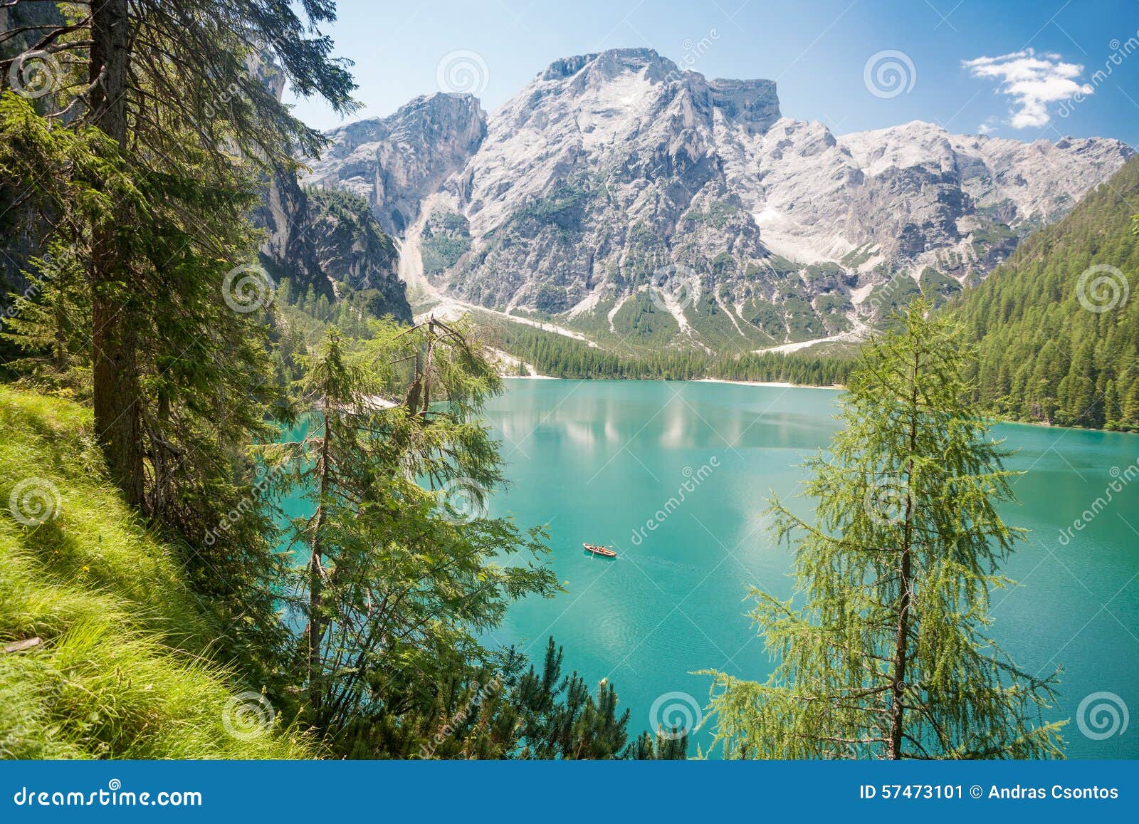 Lac Braies Dans Les Dolomites Image stock - Image du extérieur, calme ...