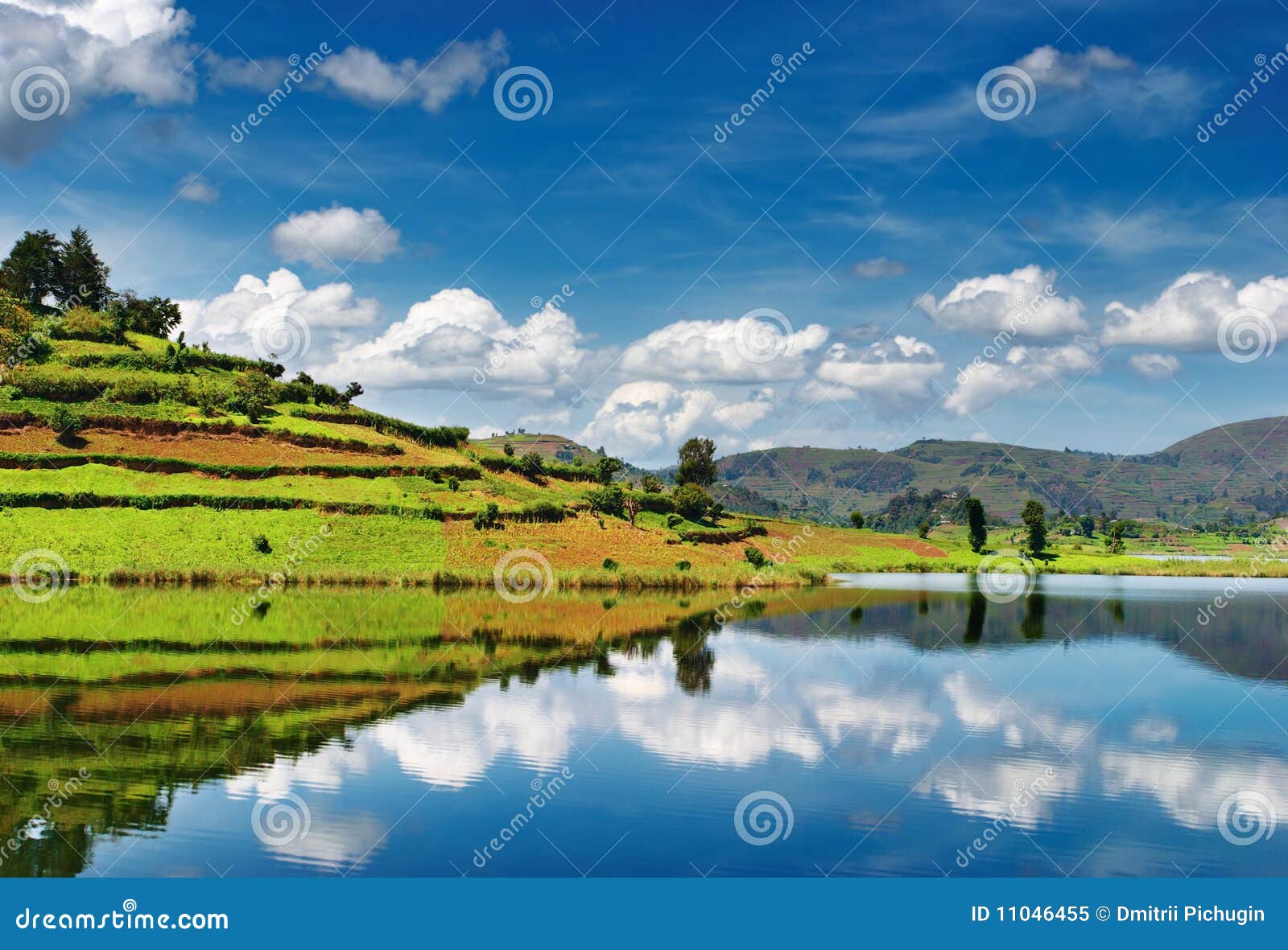 Lac Bunyonyi en Ouganda image stock. Image du ouganda - 11046455