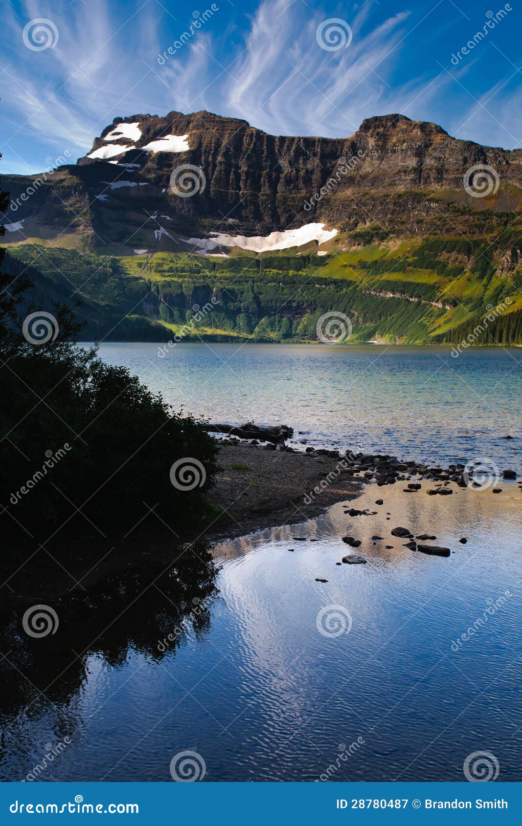 Lac cameron image stock. Image du extérieur, vert, montagne - 28780487