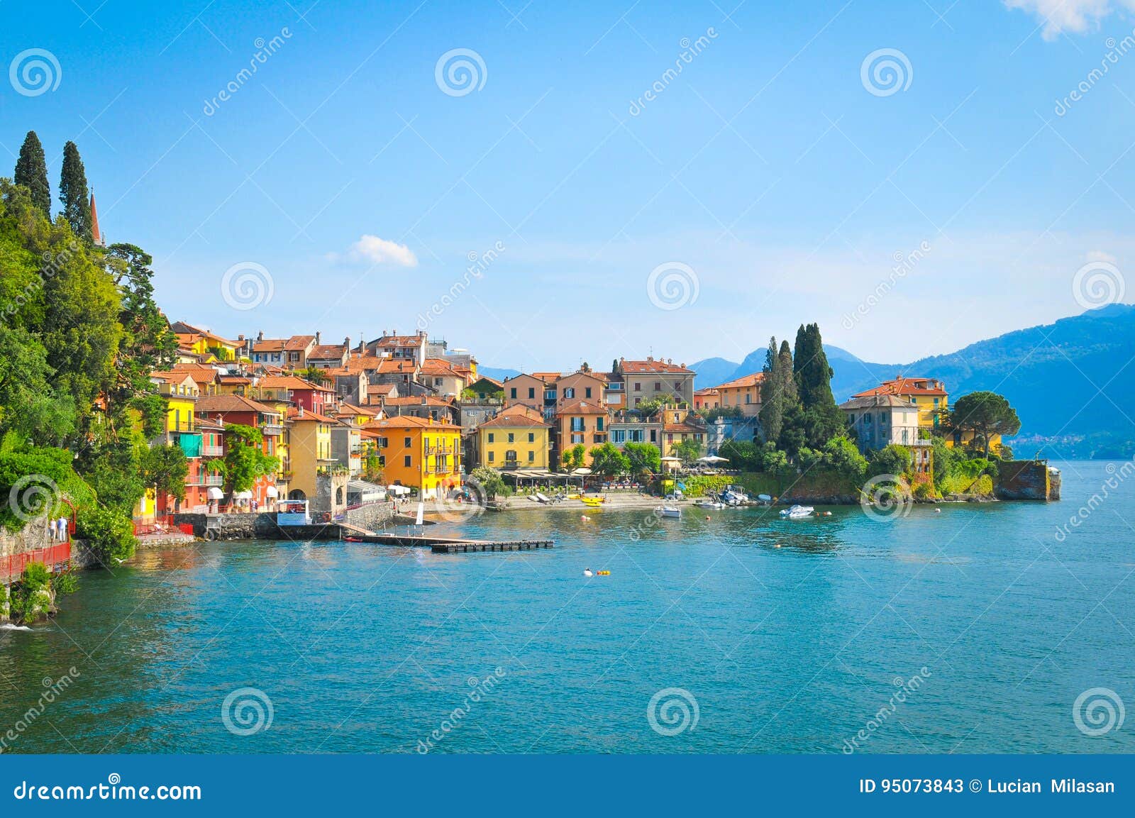 Lac Como en Italie image stock. Image du constructions - 95073843