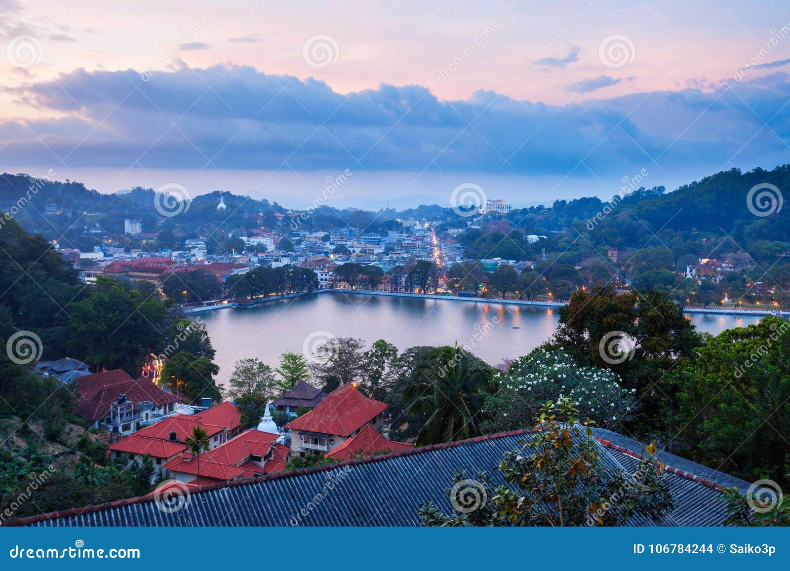 Lac et ville kandy photo stock. Image of point, panoramique - 106784244