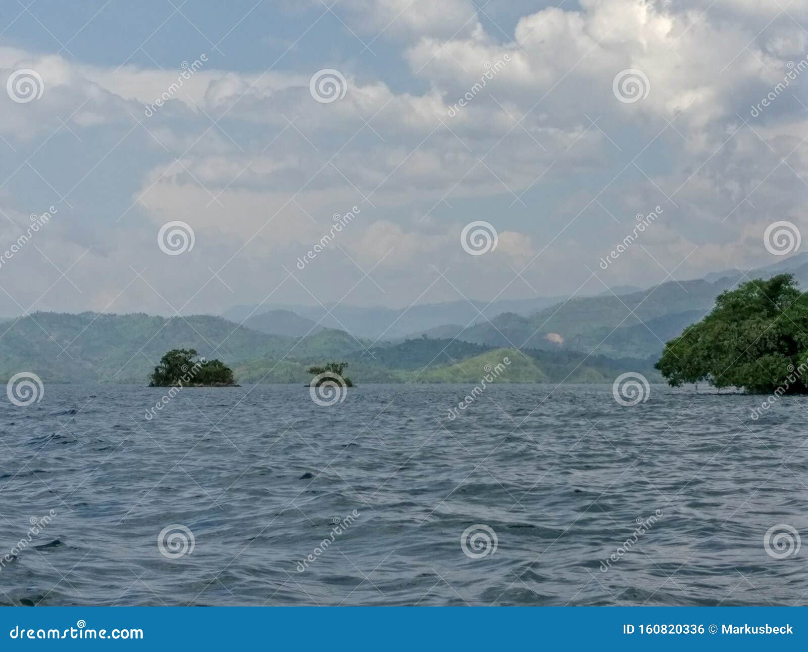 Lac Kivu, Afrique Du Rwanda Photo stock - Image du rivage, bateau ...
