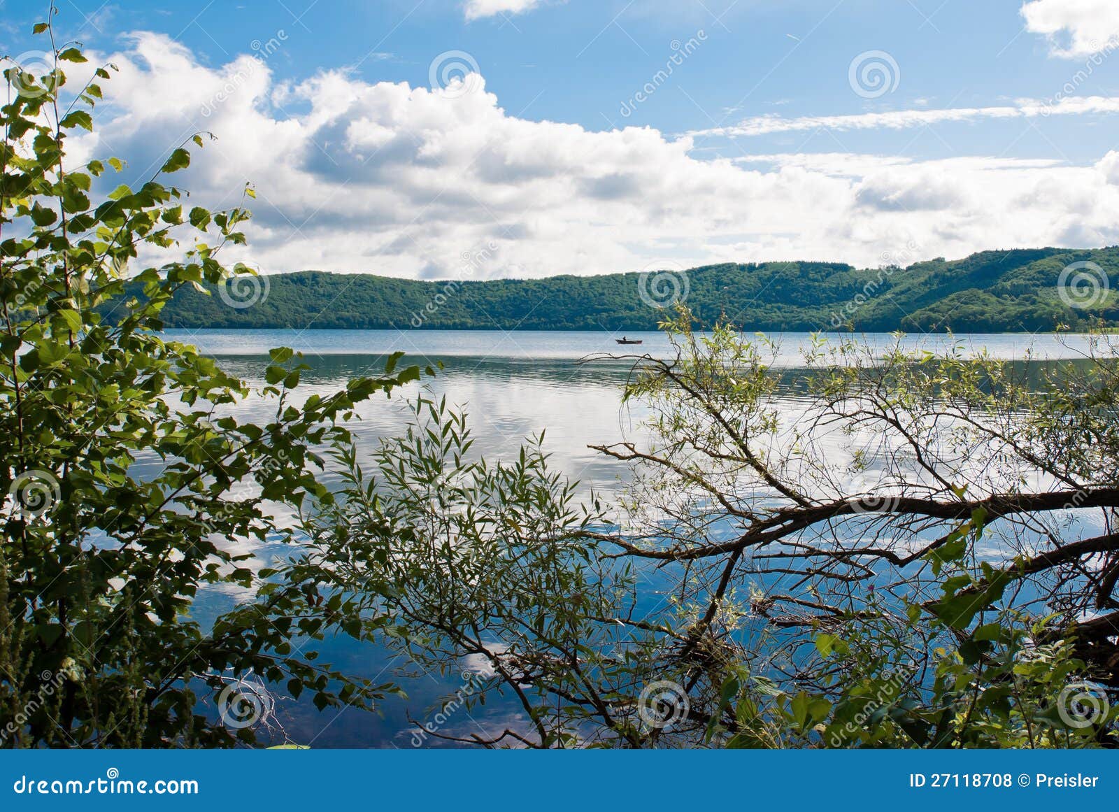 Lac Laach photo stock. Image du été, réservation, allemagne - 27118708