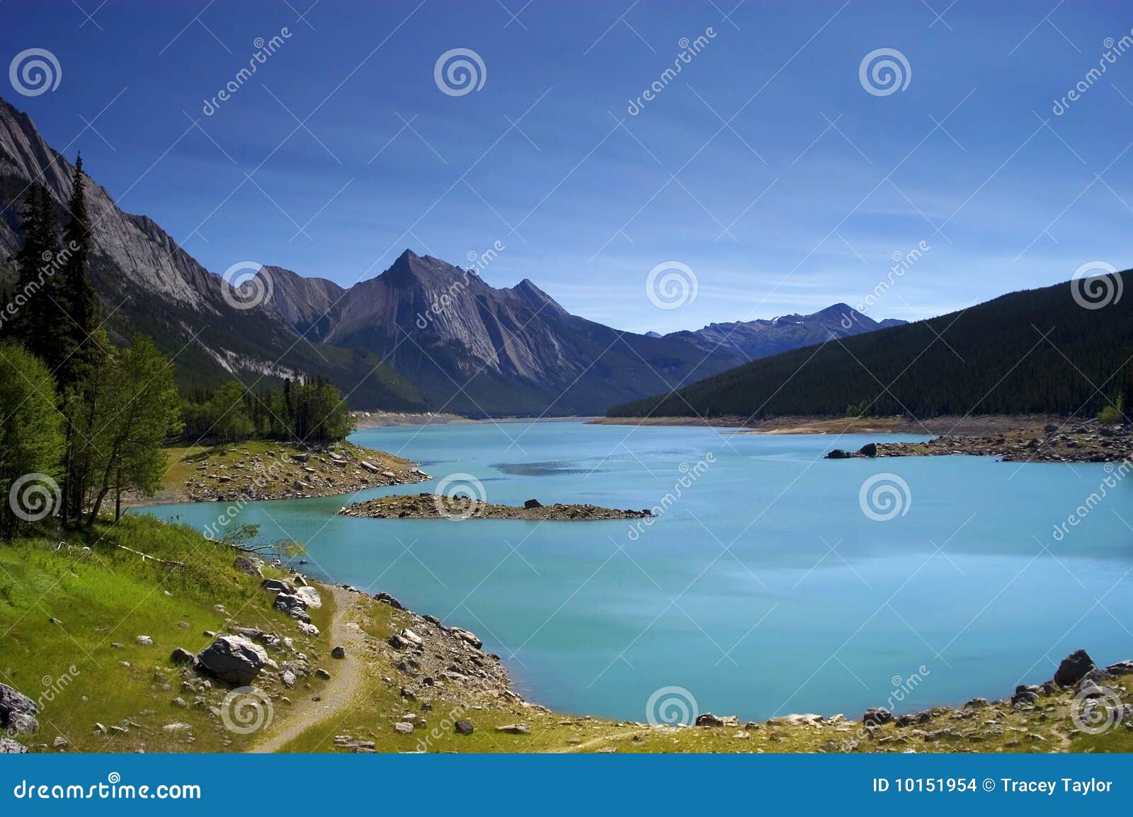 Lac medicine photo stock. Image du vallée, aventure, montagne - 10151954