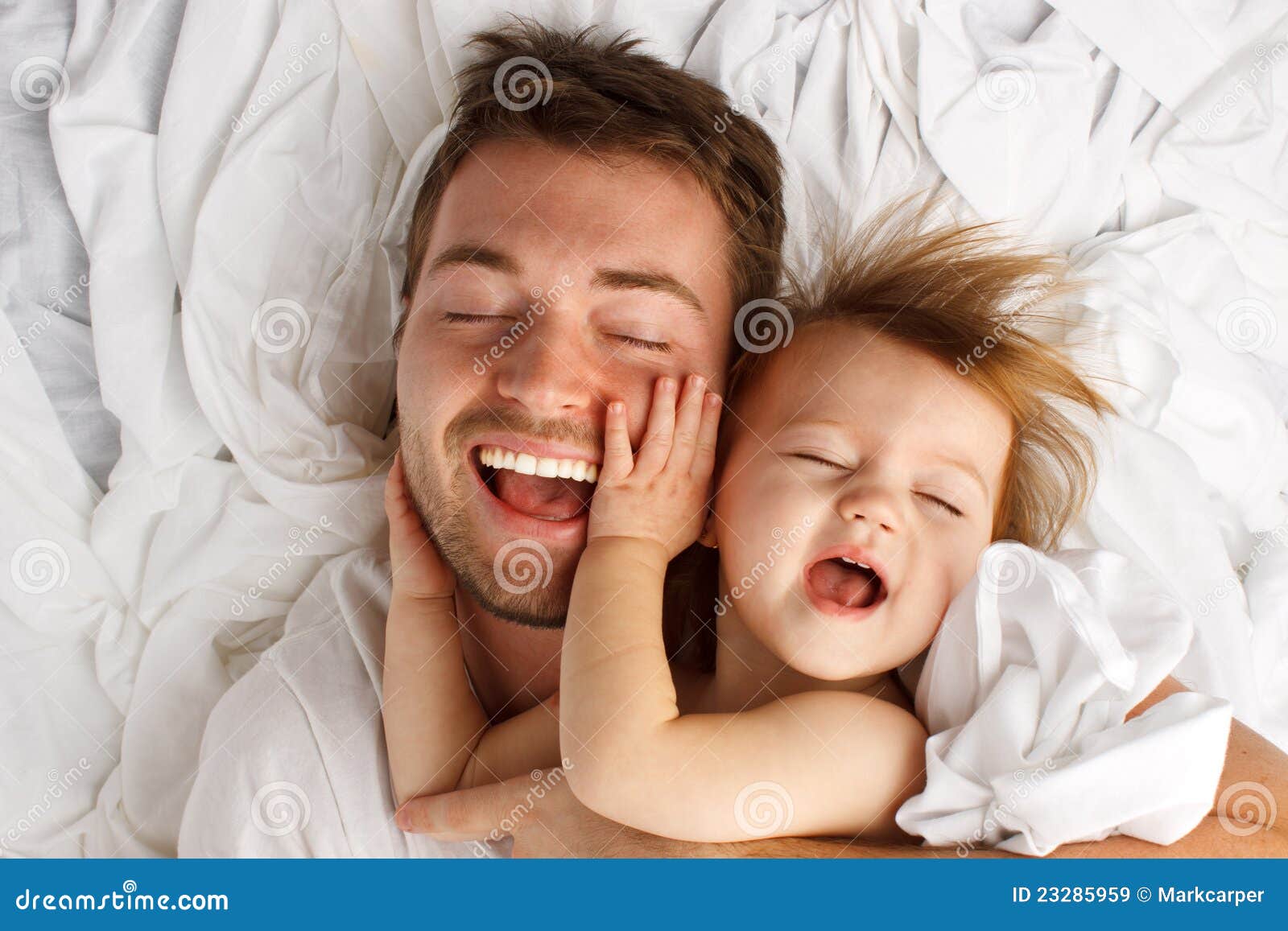 Lach Van Het Blad Van De Papa Van Het Kind Lag De Witte Stock ...