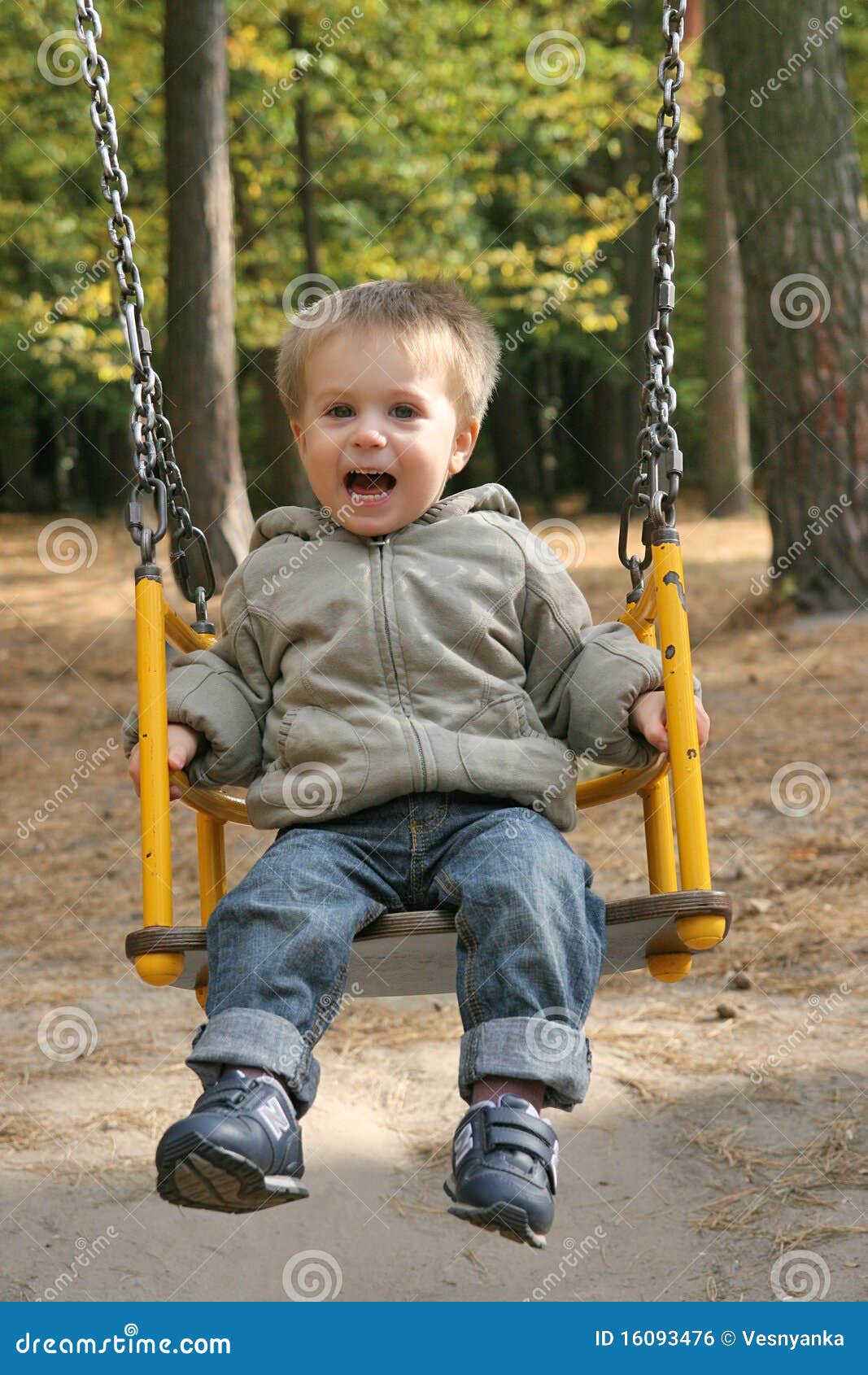 Lachend kind stock foto. Image of ogen, activiteit, genieten - 16093476