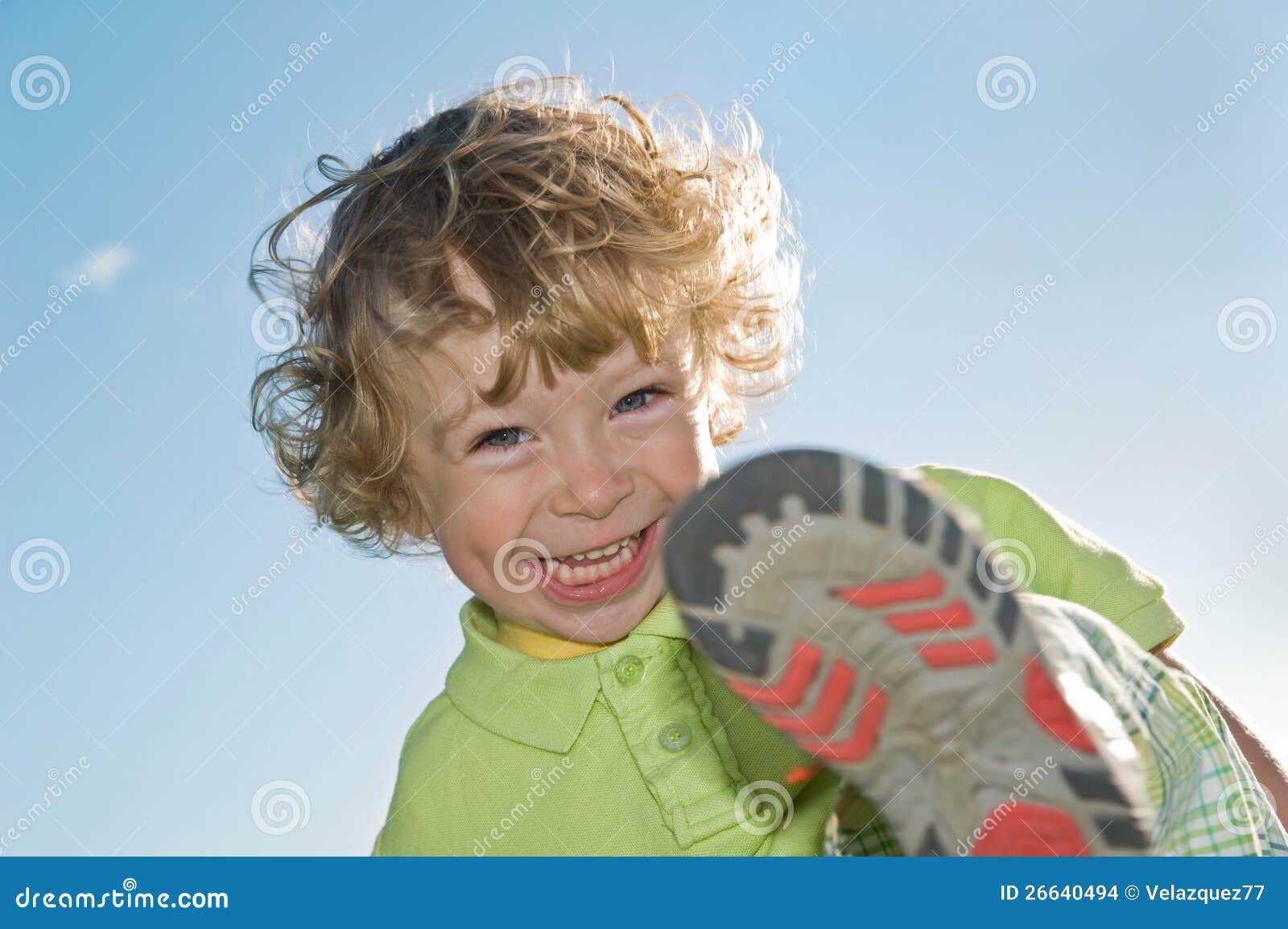 Lachend Kind Dat in Openlucht Speelt Stock Foto - Image of buiten ...