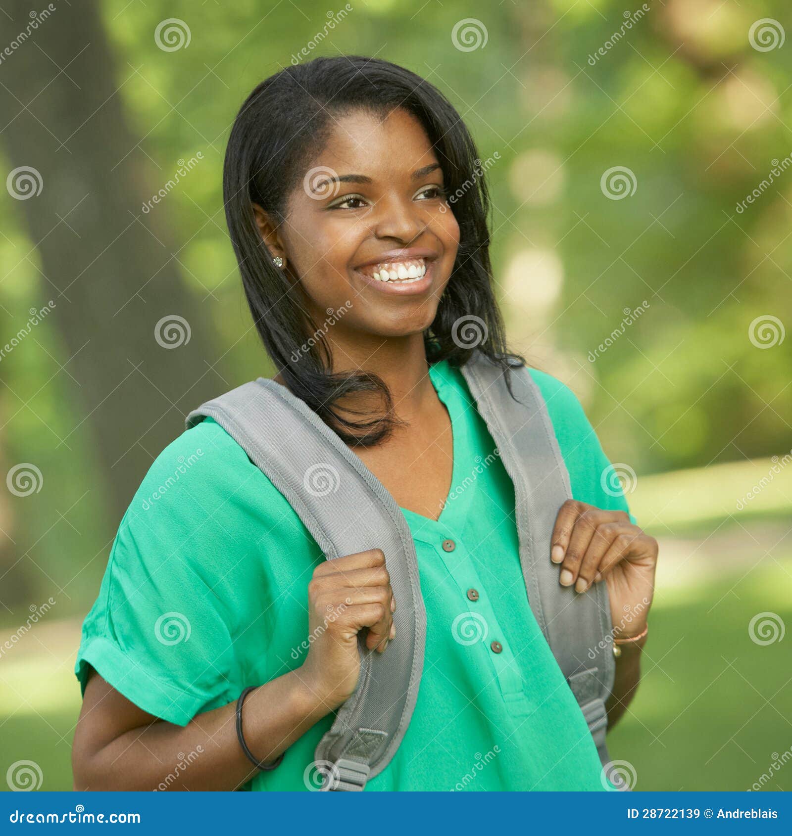 Lachende Studentin stockbild. Bild von schön, frau, beiläufig - 28722139